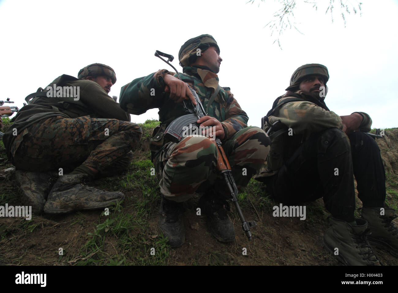 Srinagar, Kashmir. 28th Mar, 2017. Indian army soldiers take positions ...