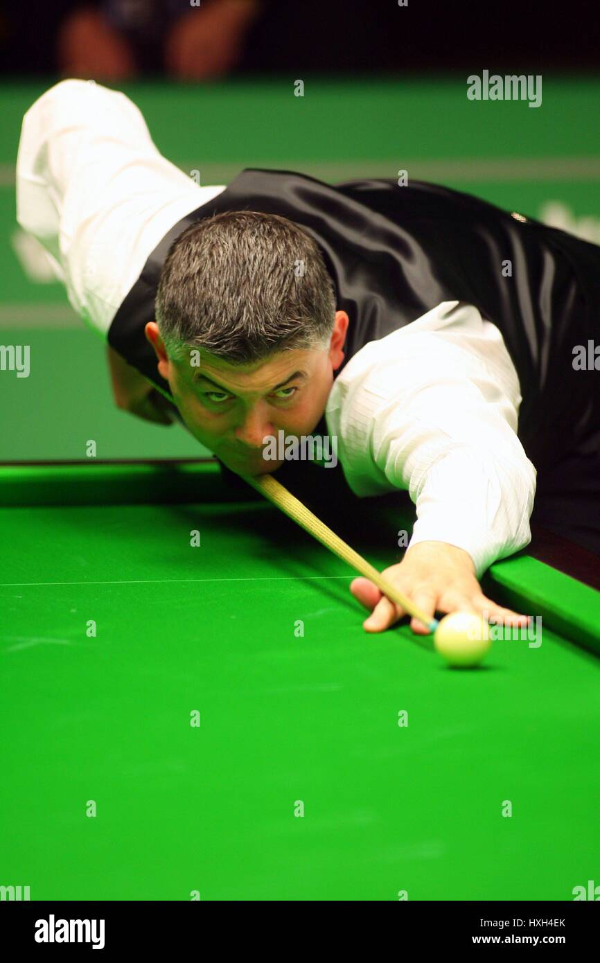 JOHN PARROTT WORLD CHAMPIONSHIP SNOOKER CRUCIBLE THEATRE SHEFFIELD ...