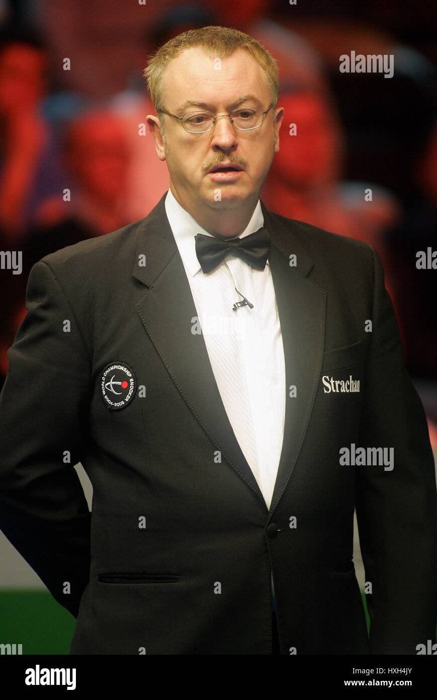 Snooker referee hi-res stock photography and images - Alamy