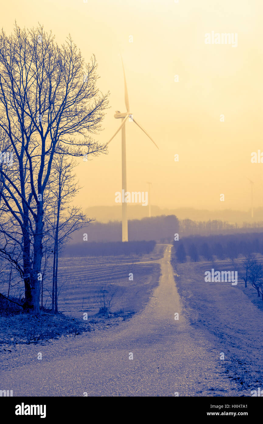Consumer's Energy Lake Winds(100 megawatt) wind turbines near Ludington ...