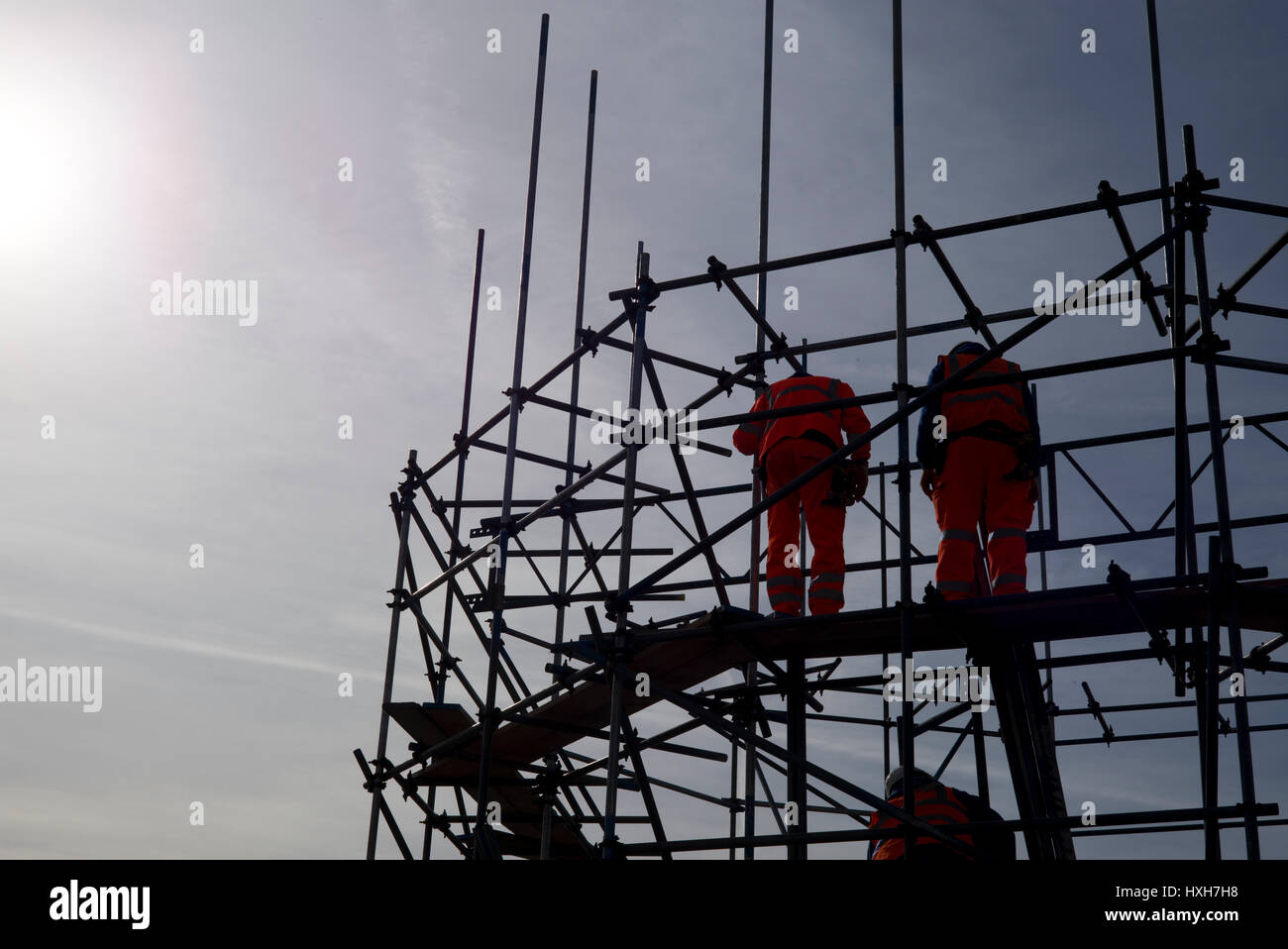 Workmen on scaffolding Stock Photo - Alamy