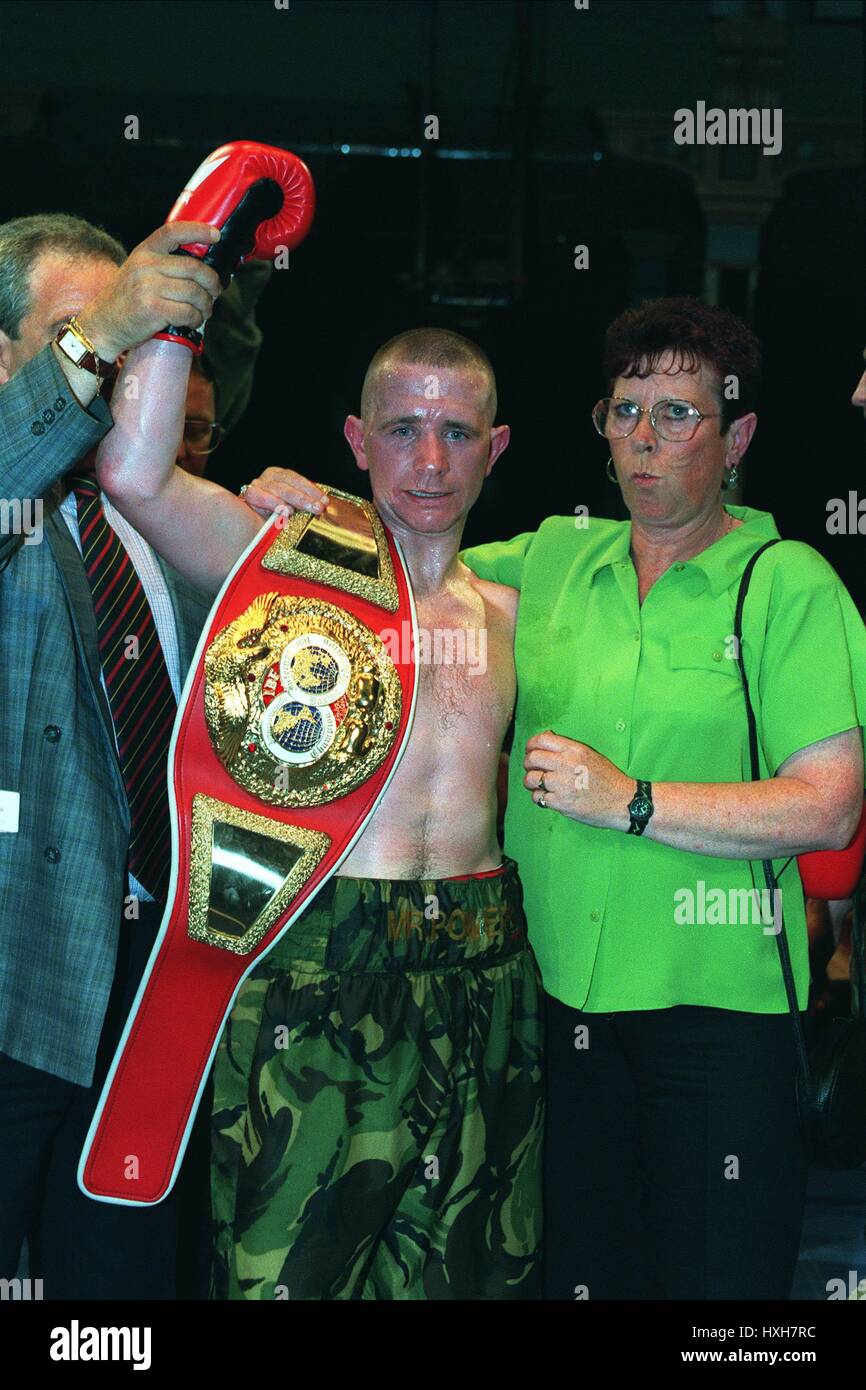 PAUL INGLE WITH MOTHER FEATHERWEIGHT BOXER 30 August 1998 Stock Photo ...
