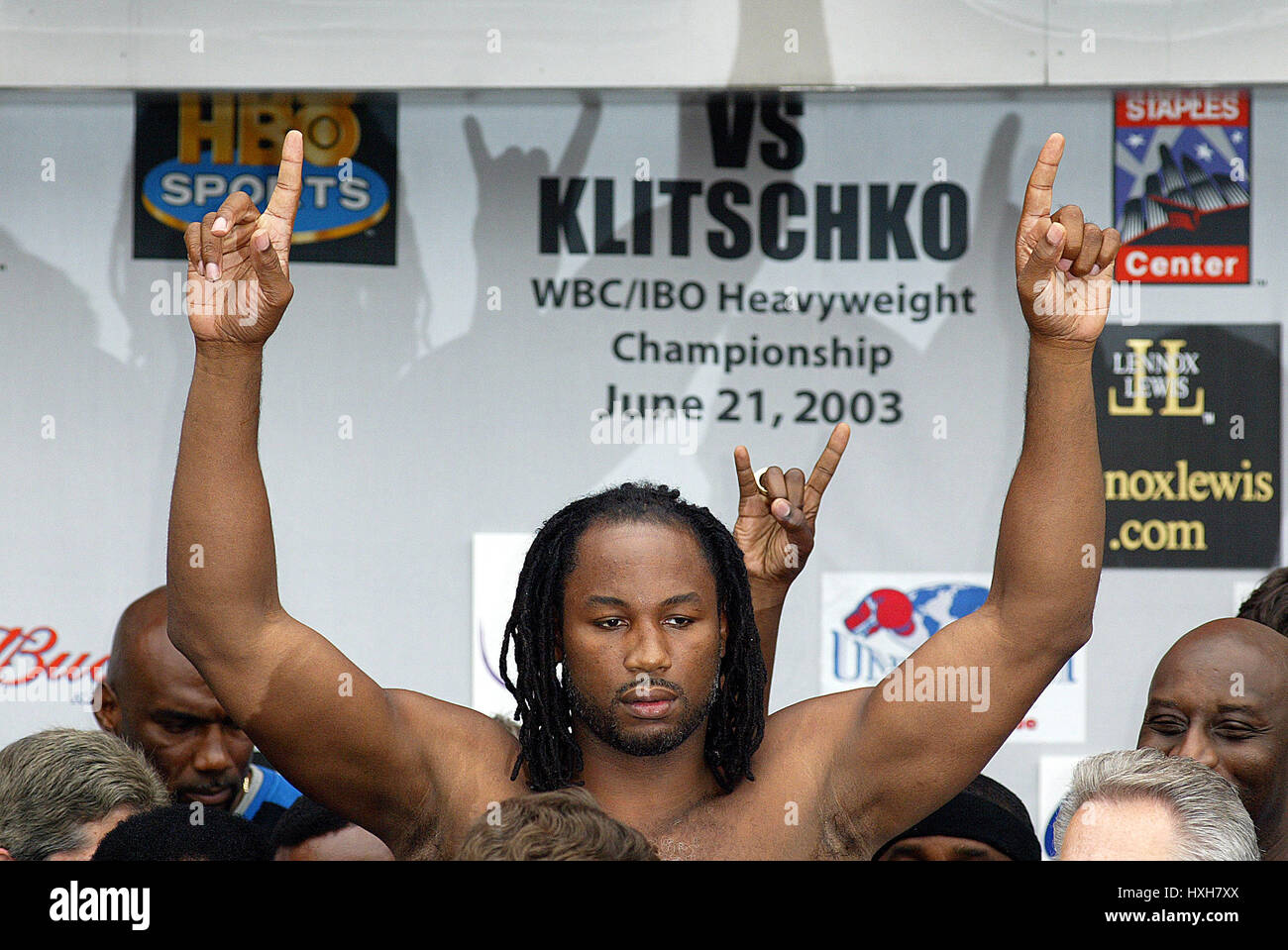 LENNOX LEWIS WBO/IBO HEAVYWEIGHT FIGHT STAPLES CENTRE LOS ANGELES USA ...