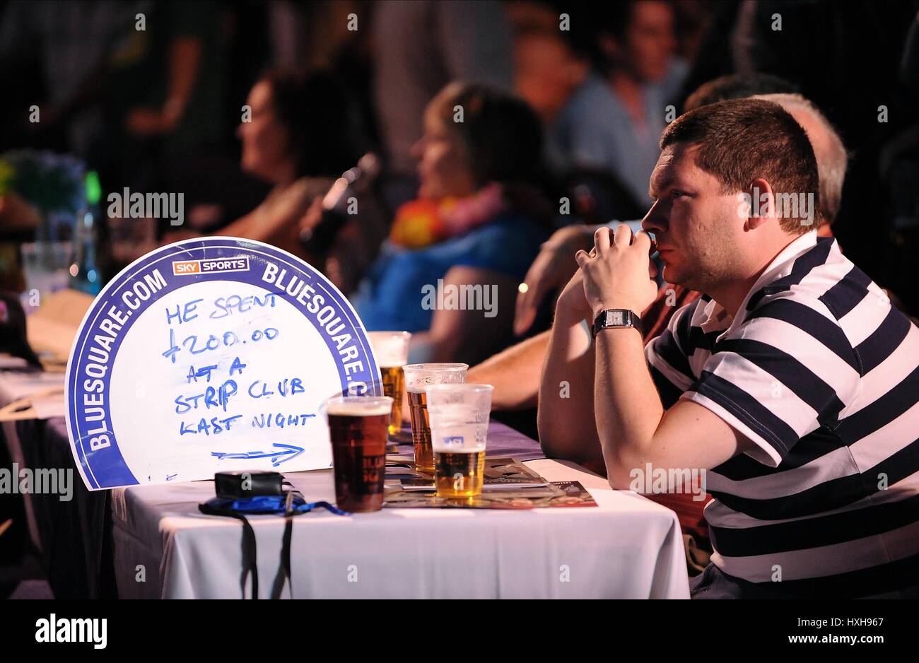 DARTS FAN & SIGN BLUE SQUARE UK OPEN CHAMPIONSH REEBOK STADIUM BOLTON ...