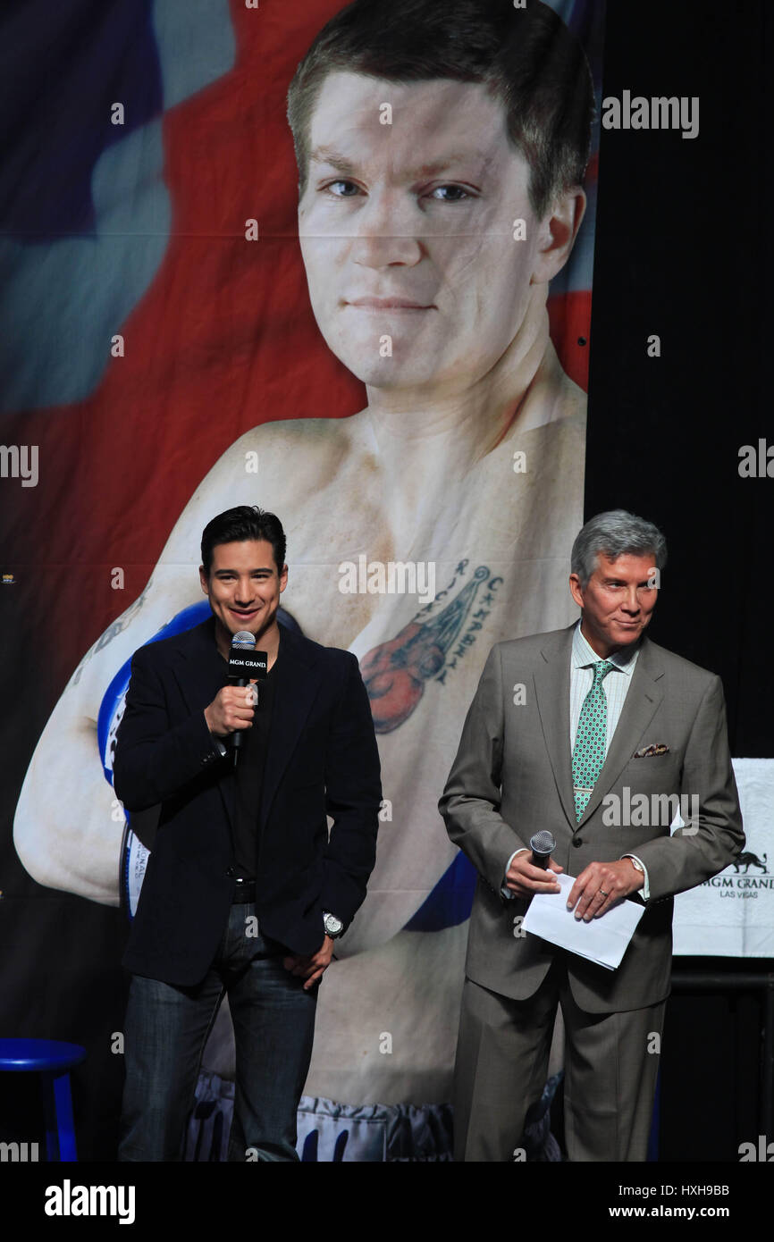 MARIO LOPEZ MICHAEL BUFFER TV PRESENTER & BOXING ANNOUNCE LAS VEGAS NV ...