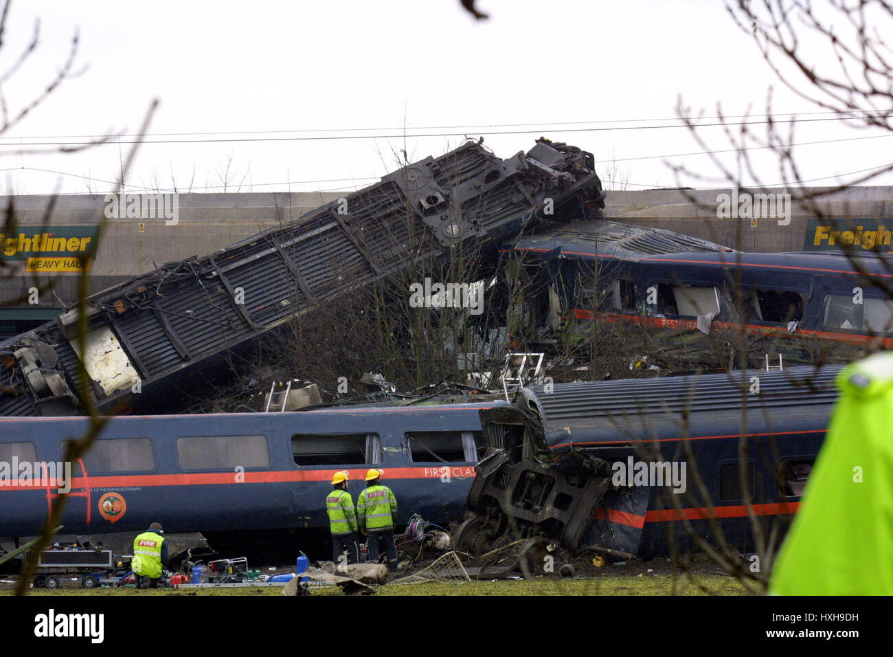 SCENE OF SELBY RAIL CRASH SELBY RAIL CRASH 28 February 2001 Stock Photo ...