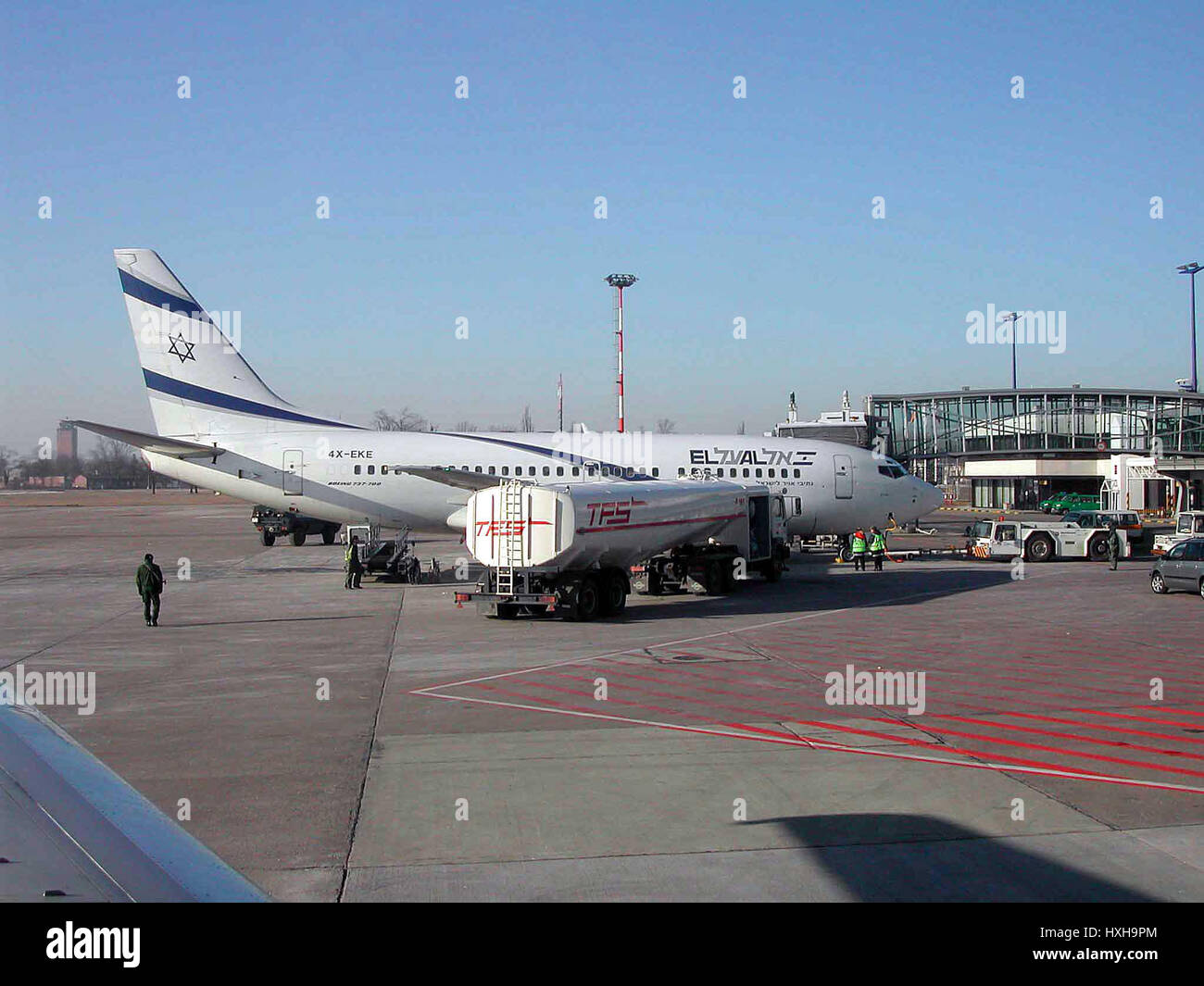 ARMED POLICE PROTECT PLANE ISREALI EL AL PLANE SCHNOFELD AIRPORT BERLIN ...