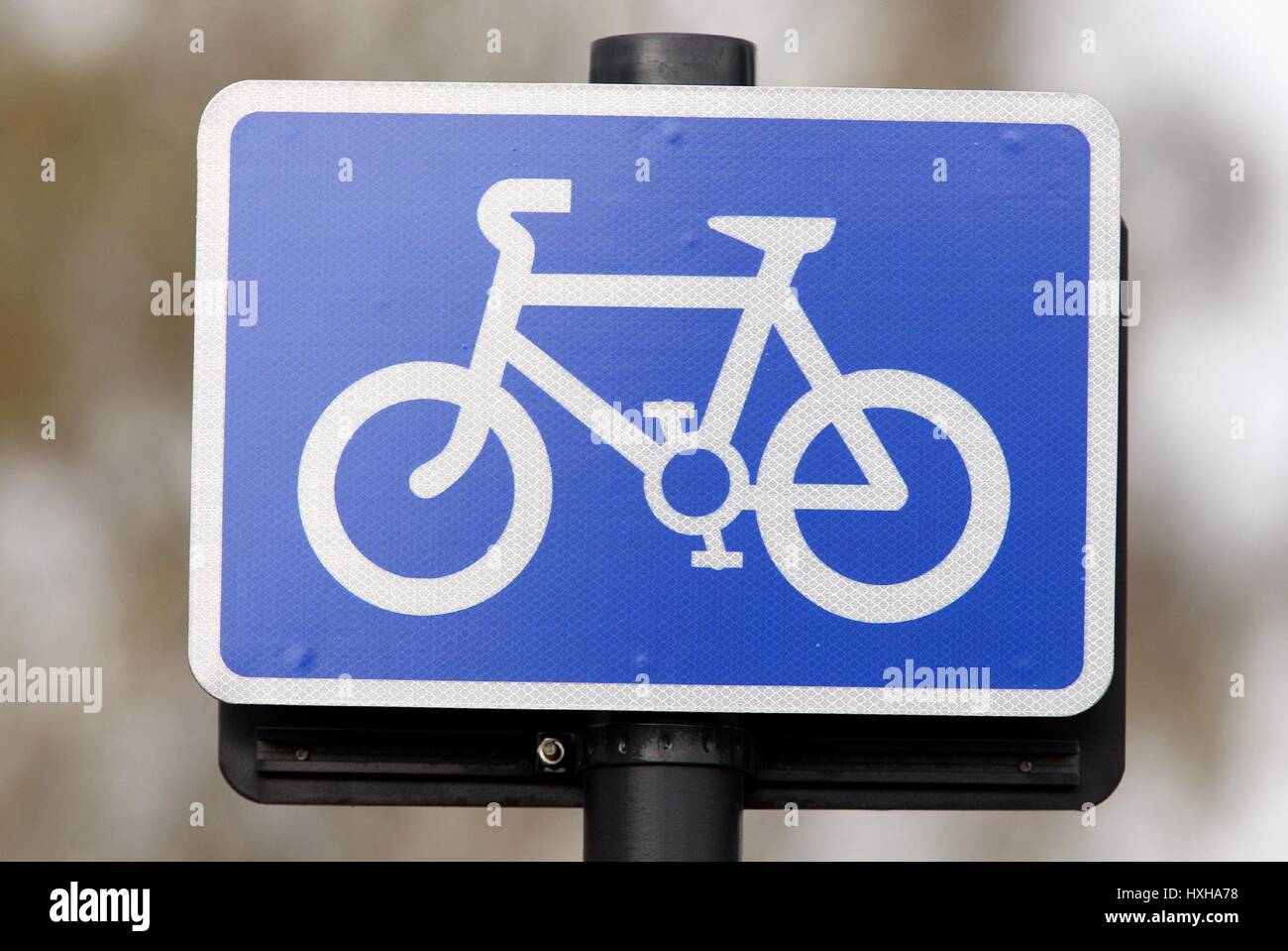 CYCLIST ROAD SIGN ROAD TRAFFIC SIGN ENGLAND 12 April 2008 Stock Photo ...
