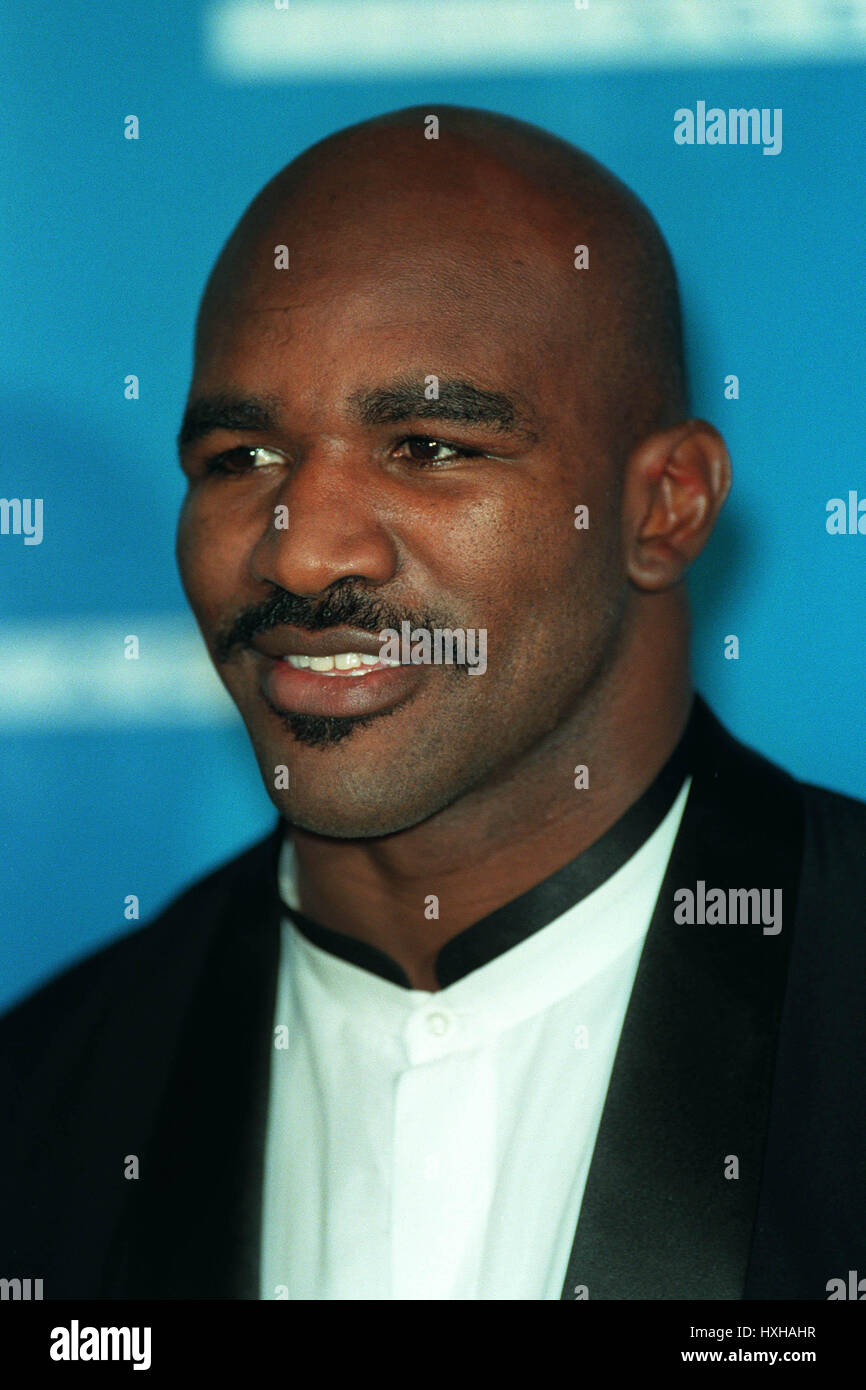 EVANDER HOLYFIELD BOXER 25 November 1997 Stock Photo - Alamy