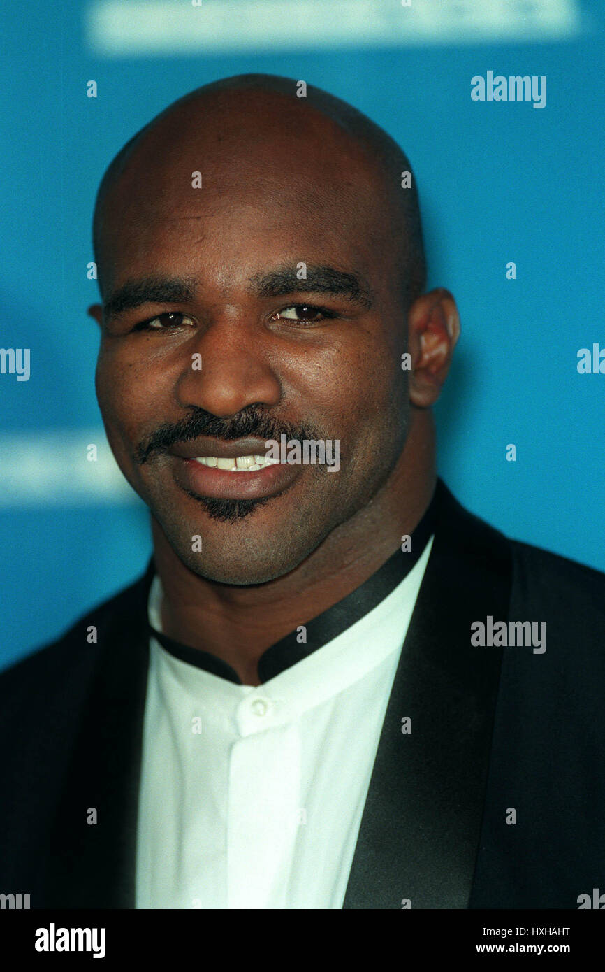 EVANDER HOLYFIELD BOXER 25 November 1997 Stock Photo - Alamy
