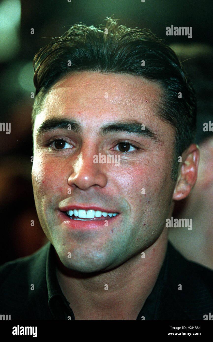 OSCAR DE LA HOYA BOXER 06 January 1998 Stock Photo - Alamy
