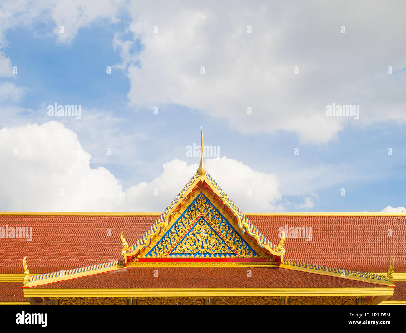Buddhist temple roof hi-res stock photography and images - Alamy