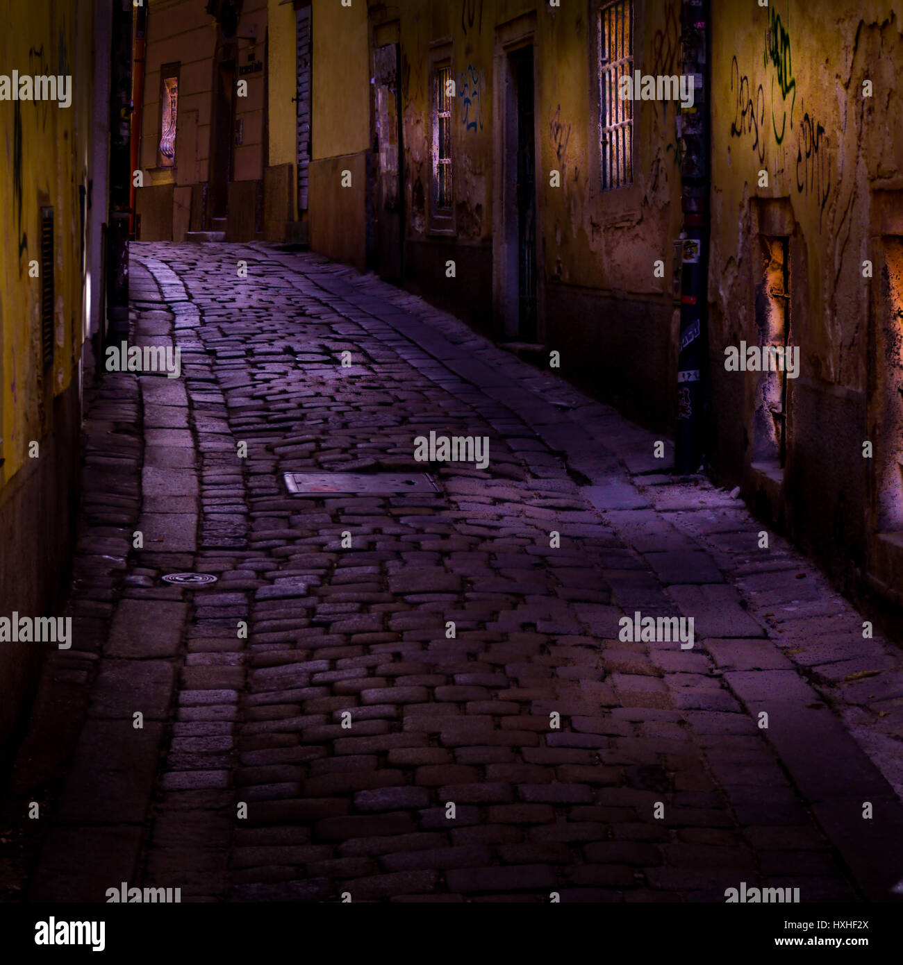 Cobbled passage hi-res stock photography and images - Alamy
