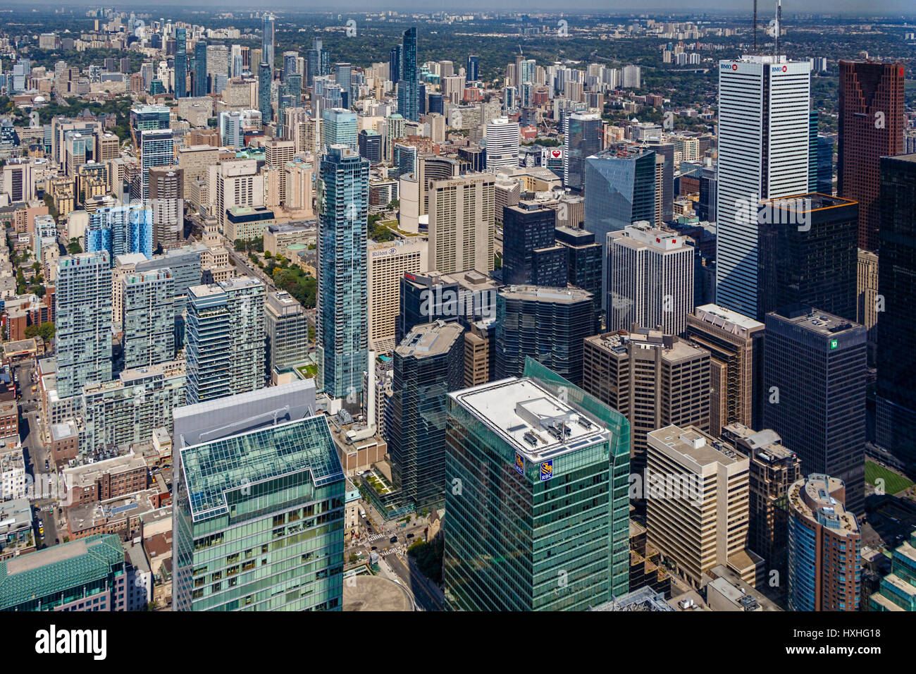 The view to Downtown Toronto from the observation deck of the CN Tower ...