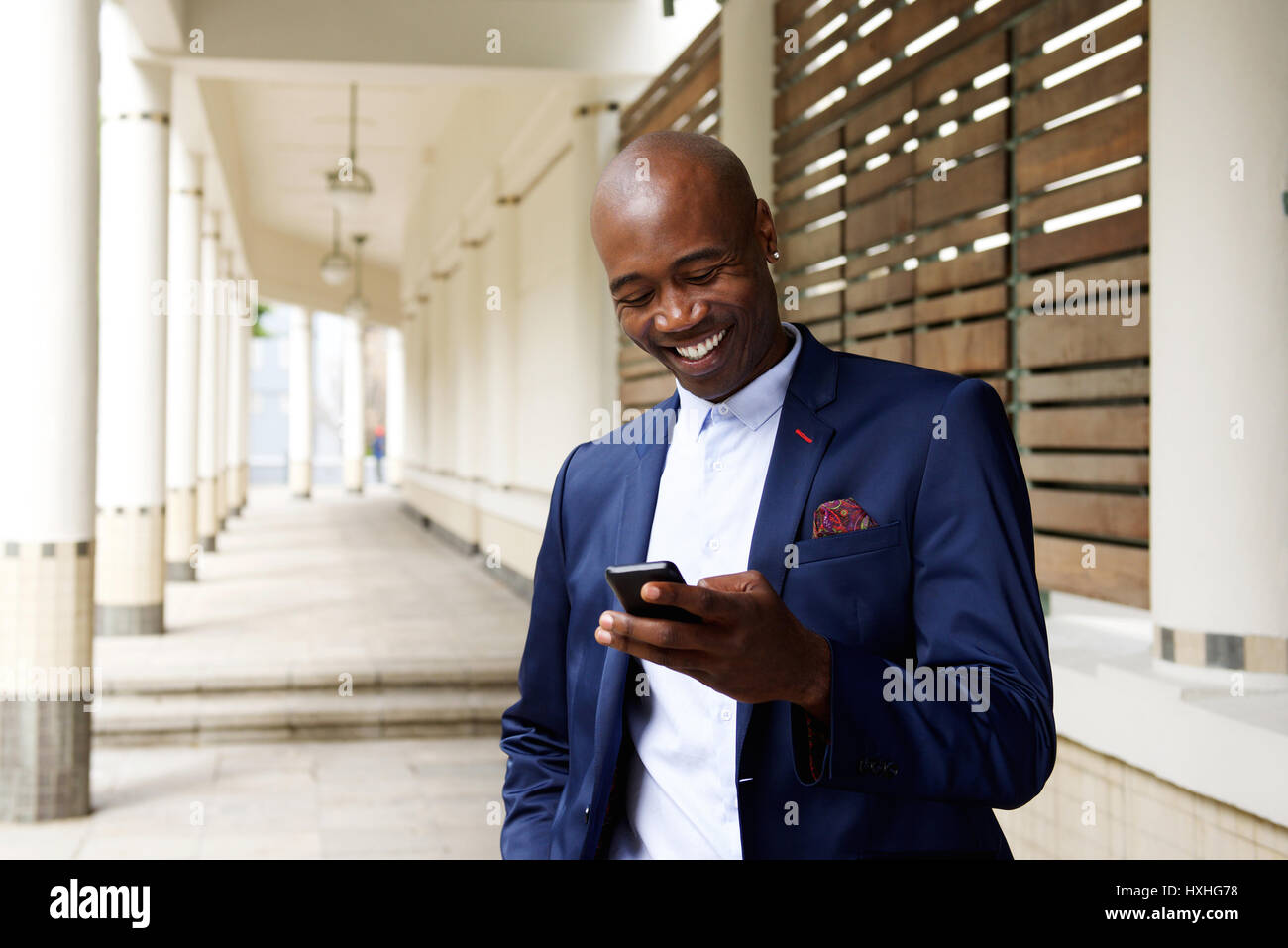 African with cell phone hi-res stock photography and images - Alamy