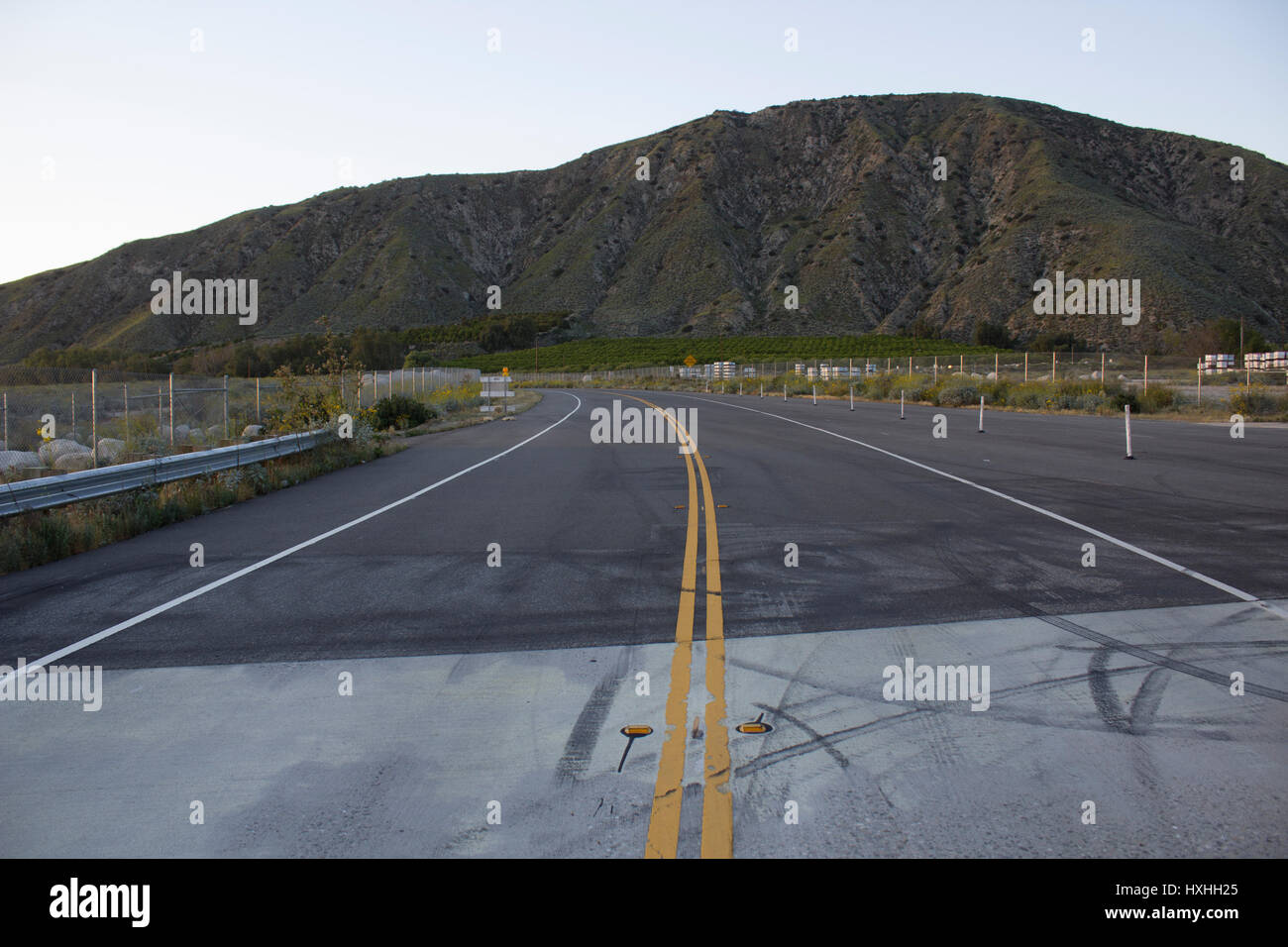 Two lines traffic hi-res stock photography and images - Alamy