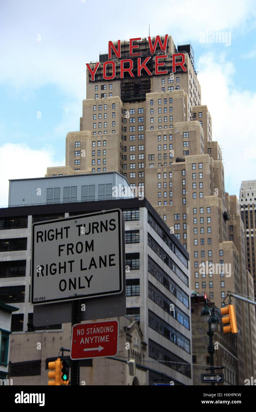 New yorker building hi-res stock photography and images - Alamy