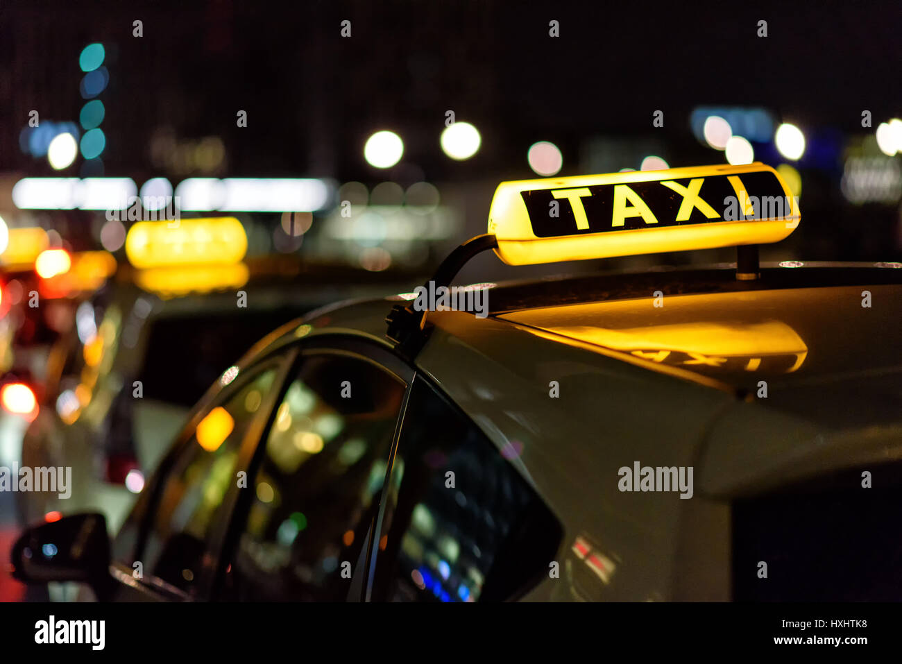 Airport driver waiting sign hi-res stock photography and images - Alamy