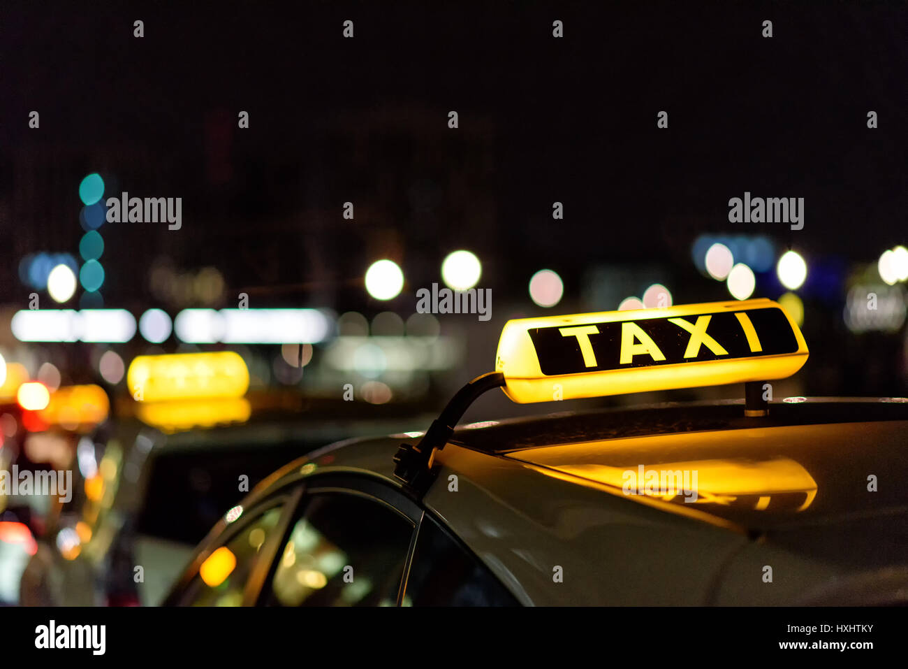 Airport driver waiting sign hi-res stock photography and images - Alamy