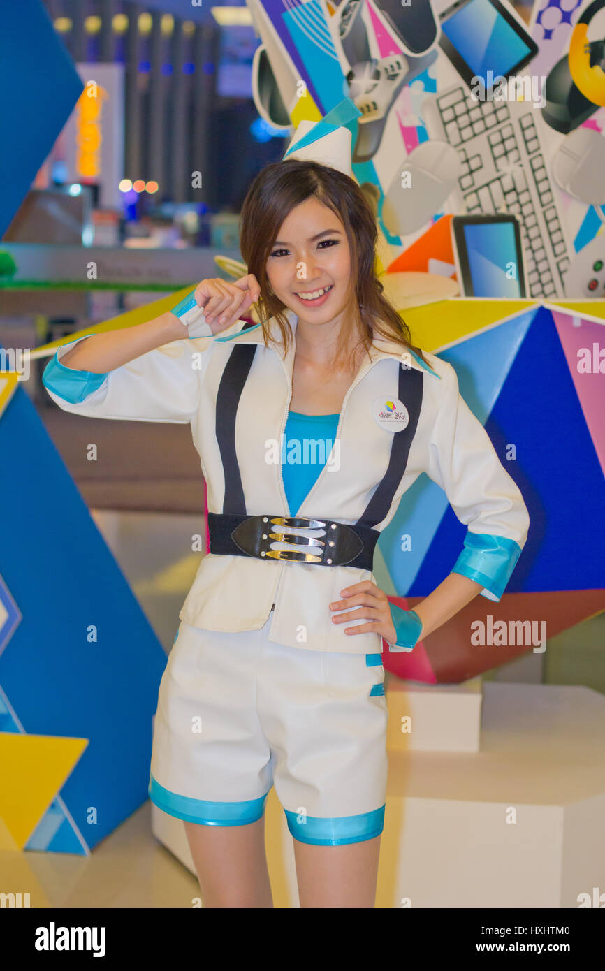 BANGKOK - OCT. 19: An unidentified Presenter pose in Thailand Game Show ...