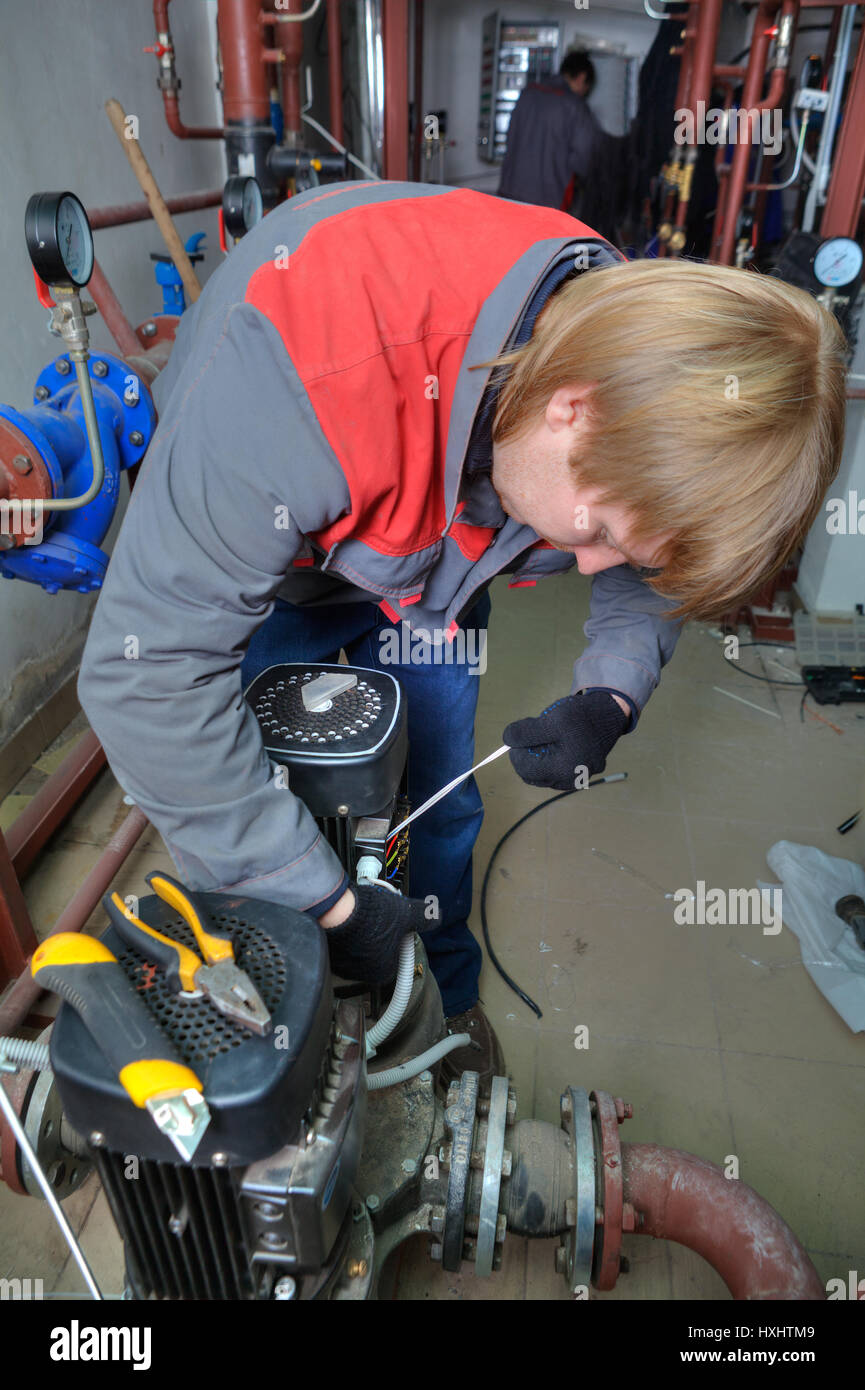 System mechanic hi-res stock photography and images - Alamy