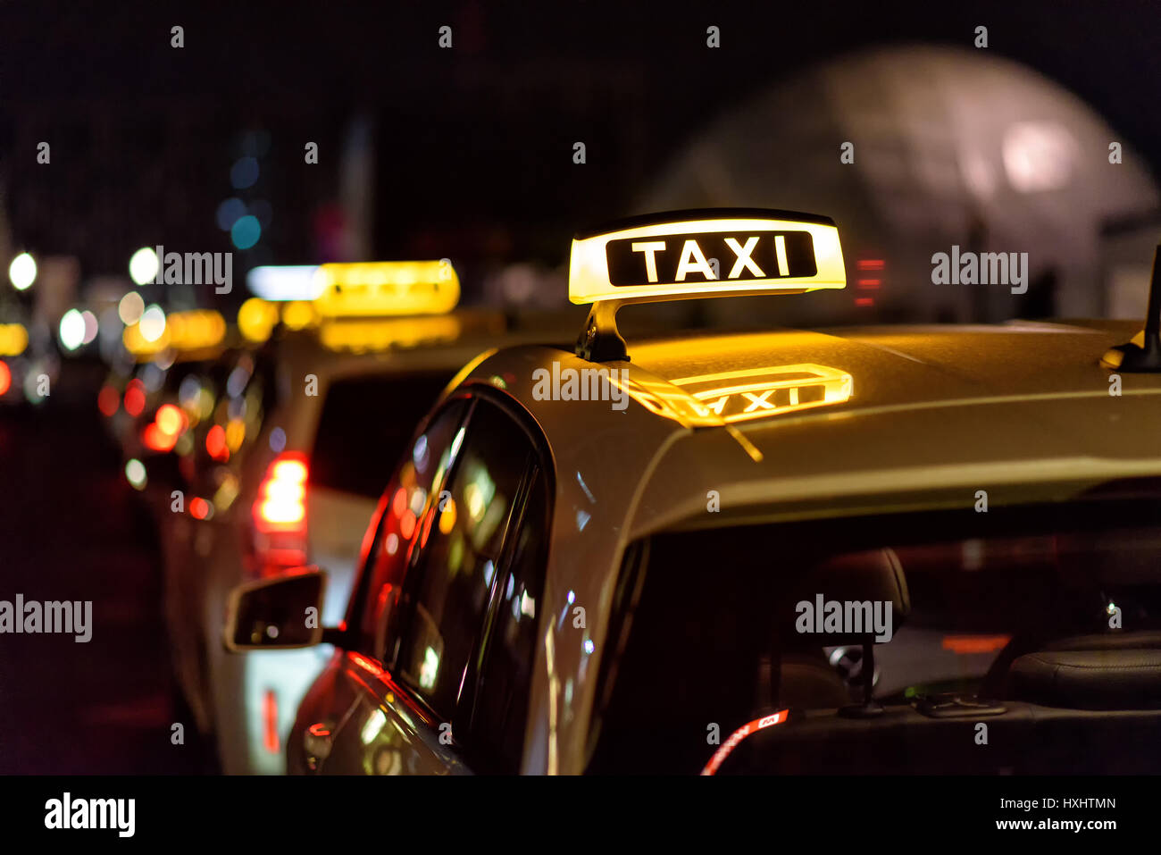 Airport driver waiting sign hi-res stock photography and images - Alamy