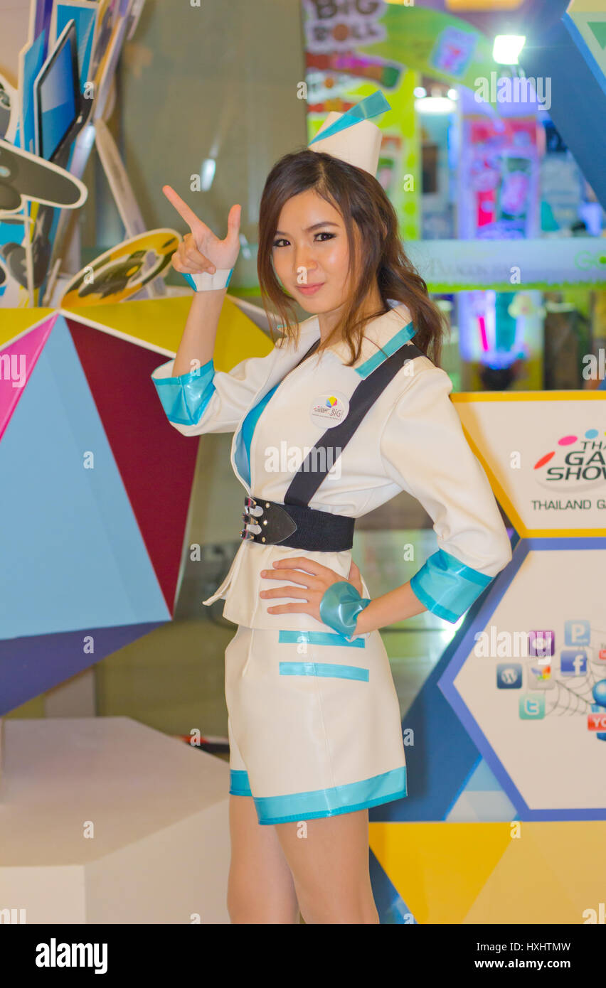 BANGKOK - OCT. 19: An unidentified Presenter pose in Thailand Game Show ...