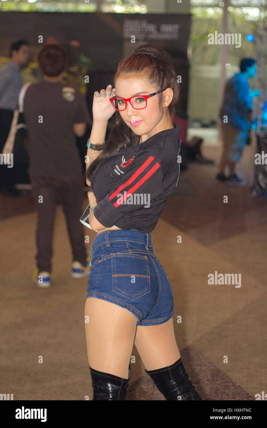 BANGKOK - OCT. 19: An unidentified Presenter pose in Thailand Game Show ...