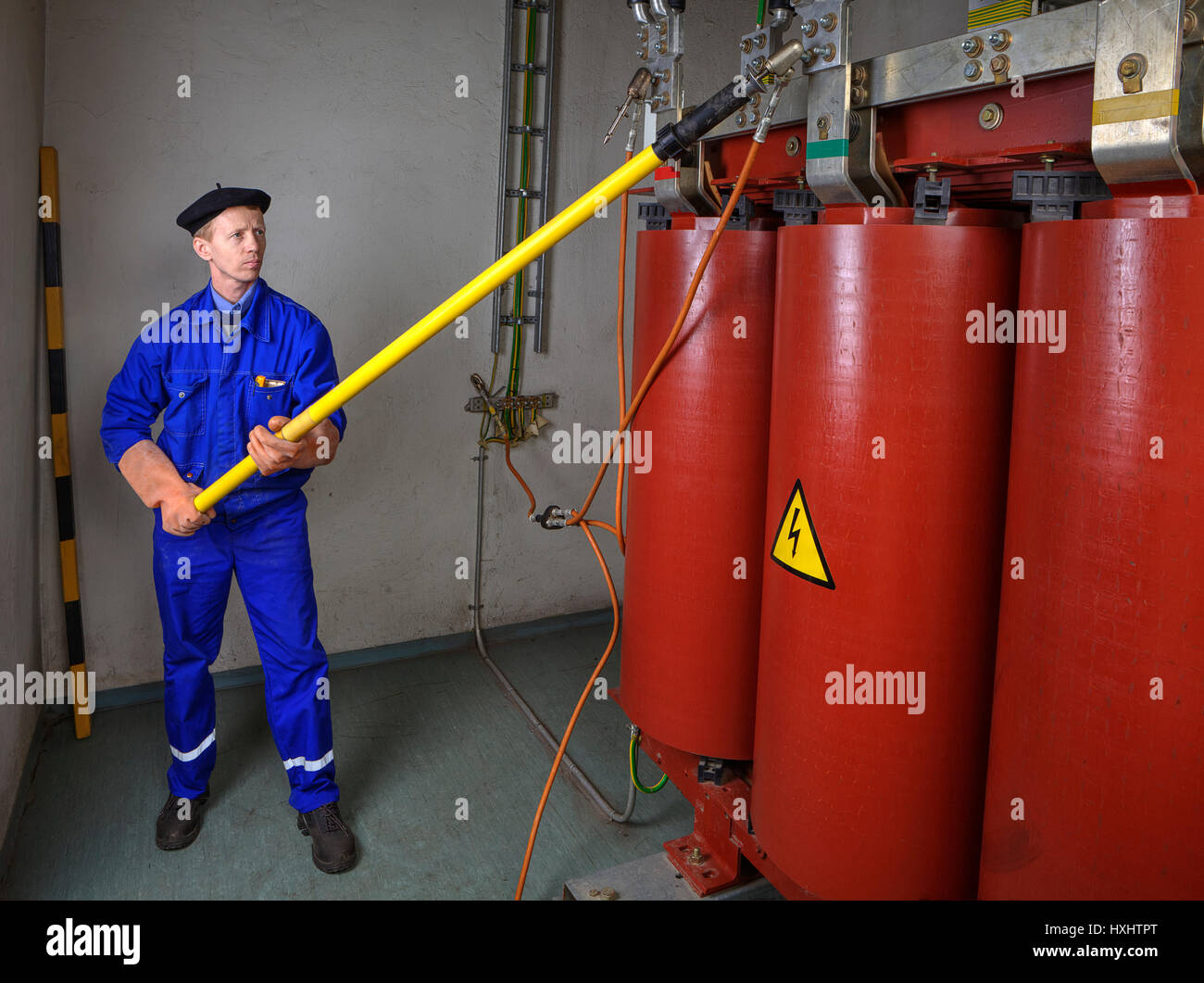 Carrying out maintenance of transformer on the conductor rails by means ...