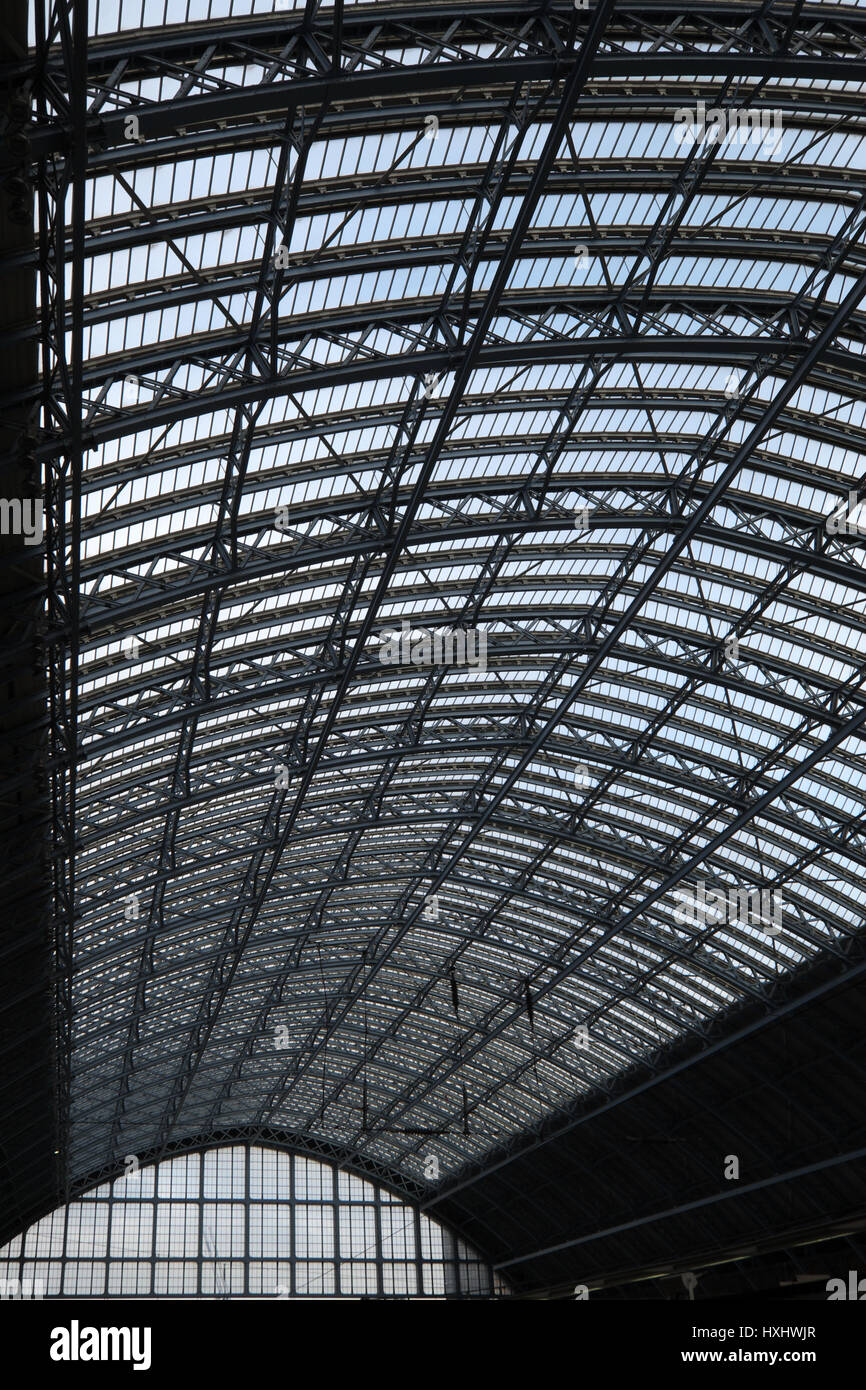 roof structure at st pancras international railway station london Stock ...