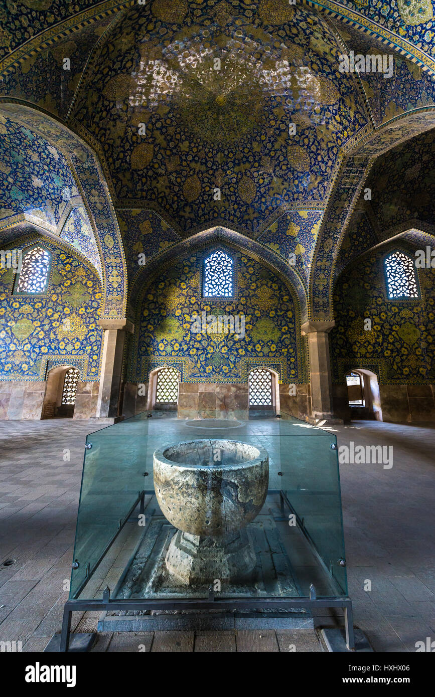 Inside imam mosque isfahan hi-res stock photography and images - Alamy