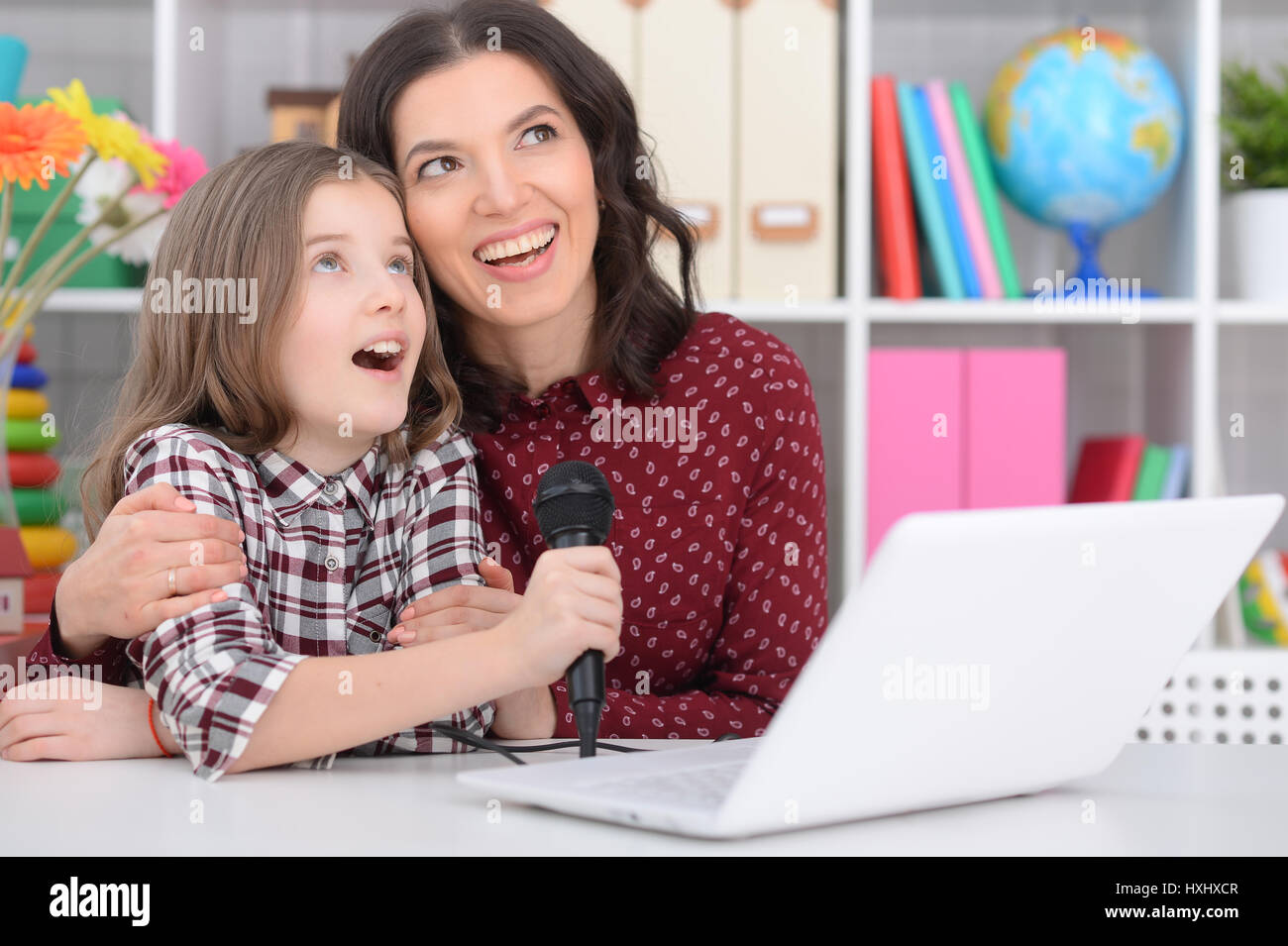Singing at home with children hi-res stock photography and images - Alamy