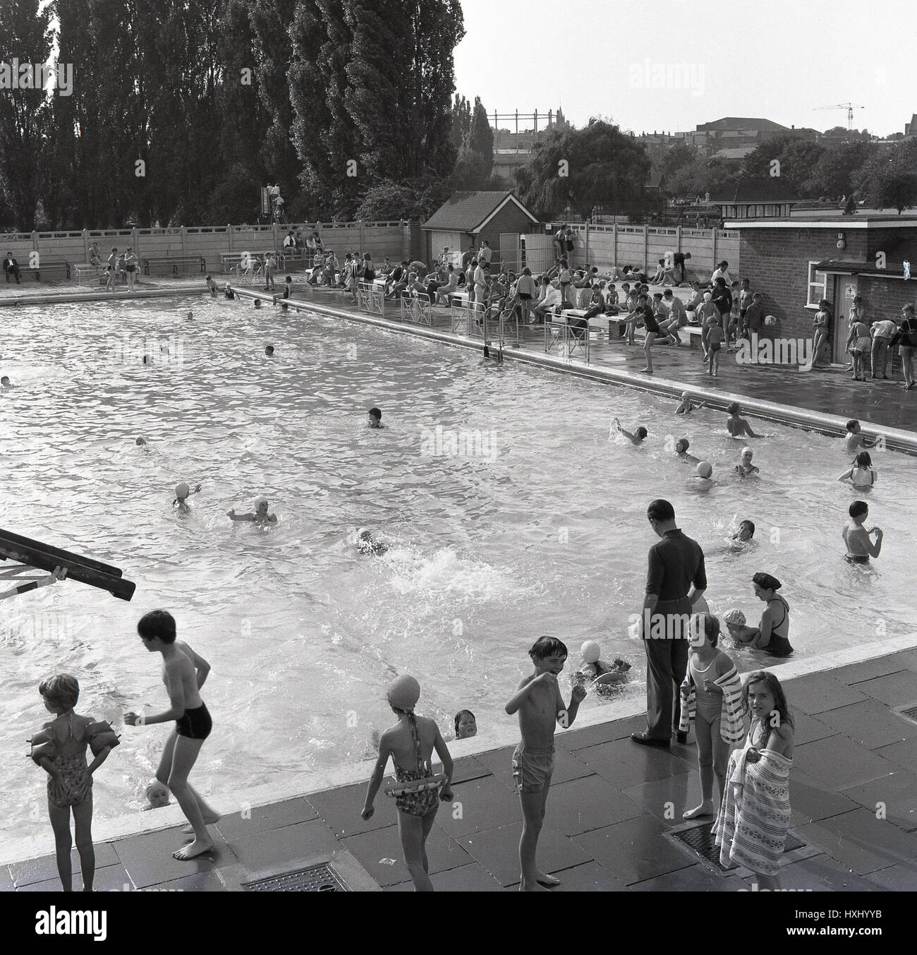 Outdoor swimming pool 1960s hi-res stock photography and images - Alamy