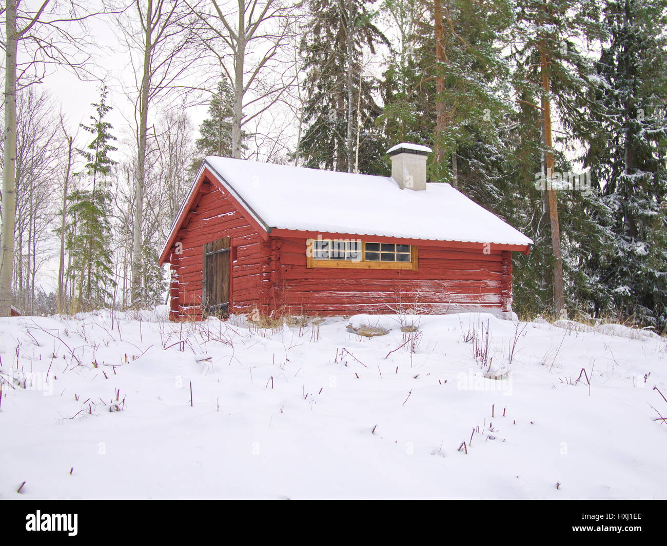 Red small wooden cottage hi-res stock photography and images - Alamy