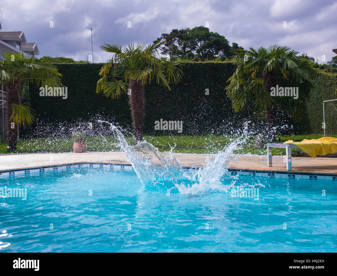 Pool splash hi-res stock photography and images - Alamy