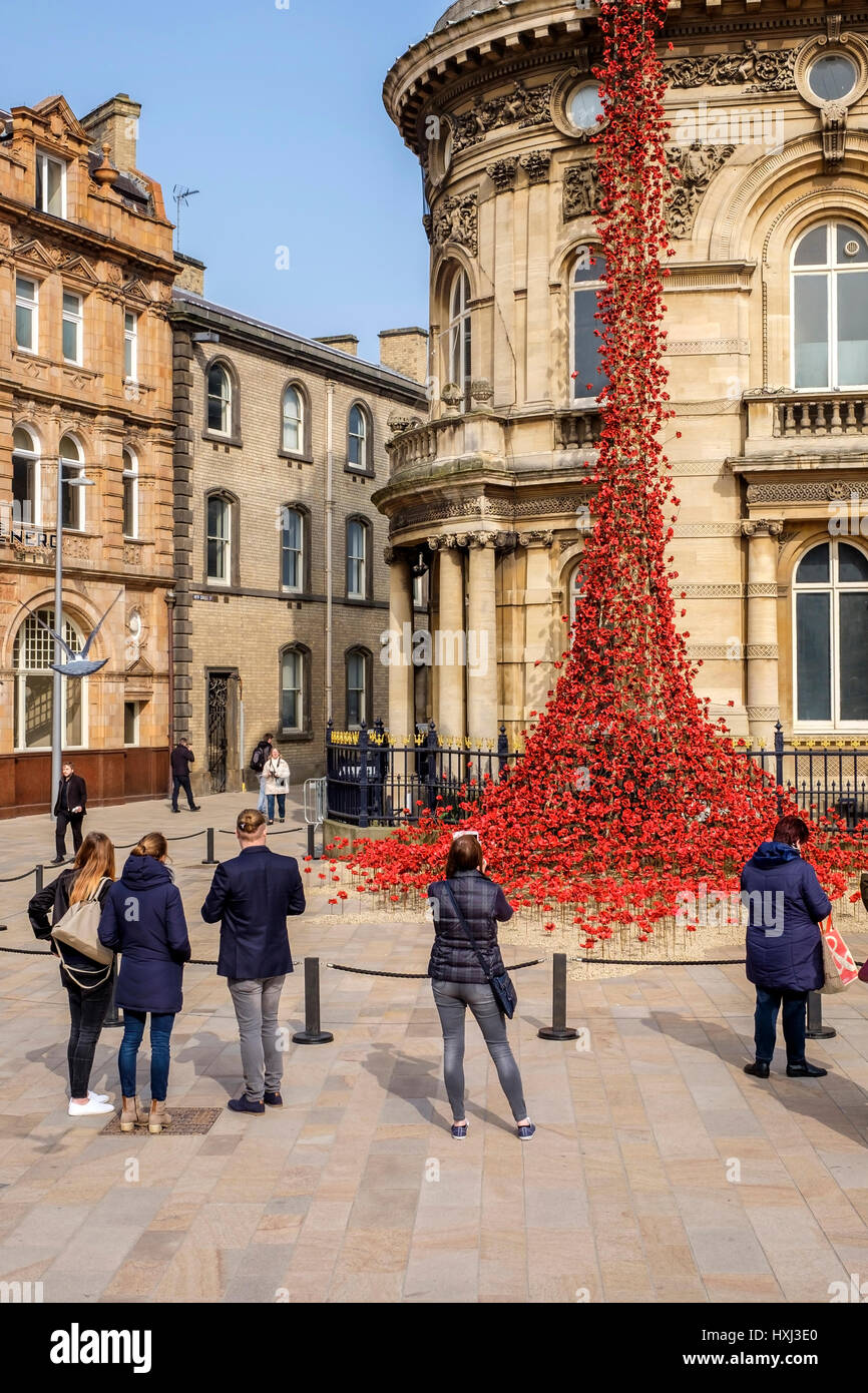 Poppies Weeping Window by artist Paul Cummings & designer Tom Piper to ...