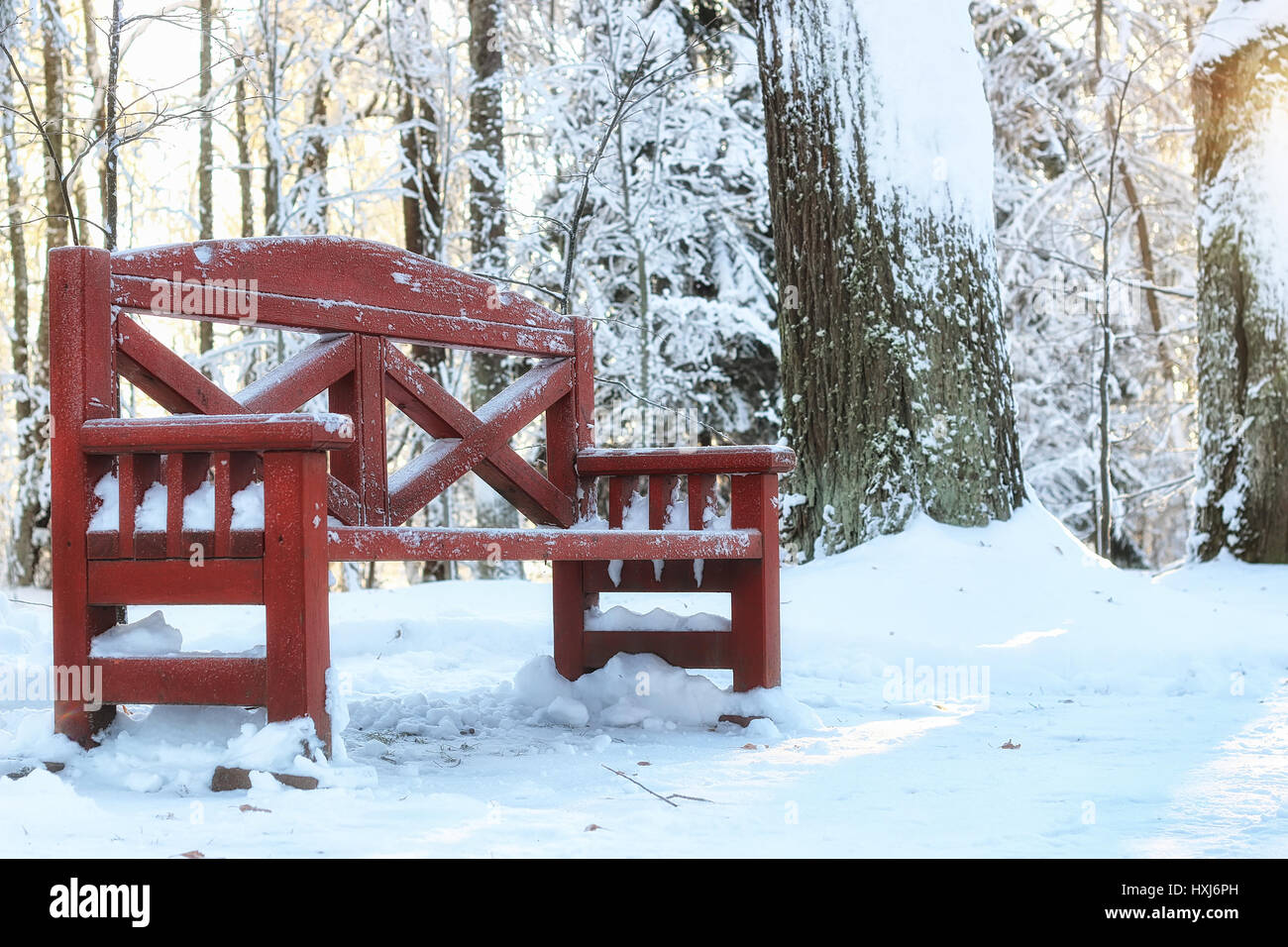 wood bench in winter Stock Photo - Alamy
