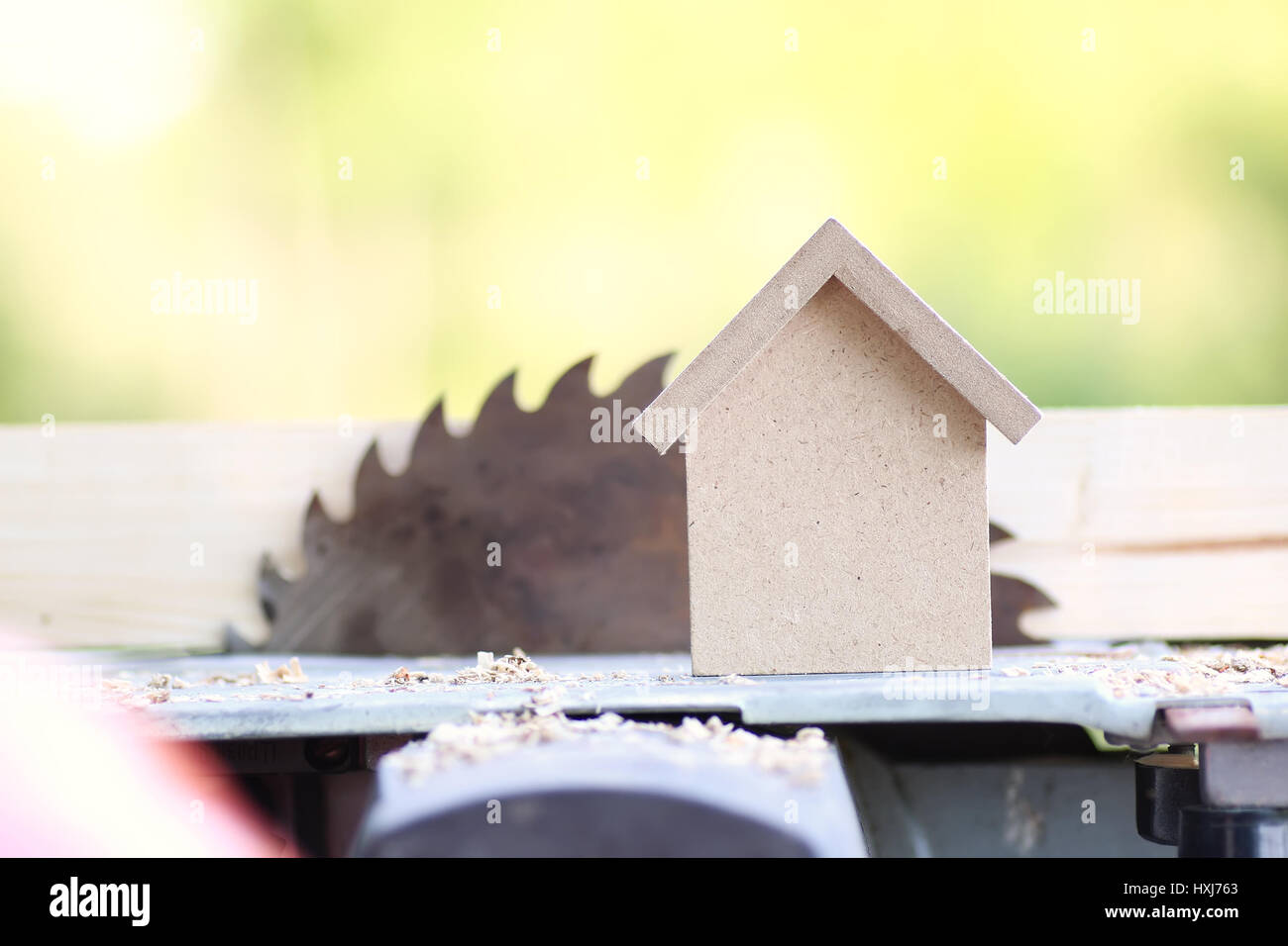House model construction saw hi-res stock photography and images - Alamy