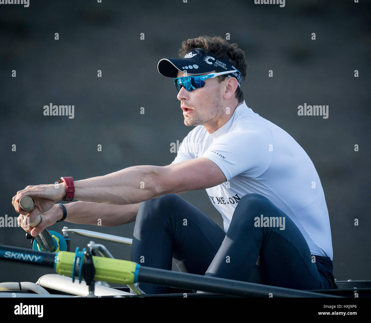 London, UK. 28th Mar, 2017. Oxford University Boat Club on a practice ...