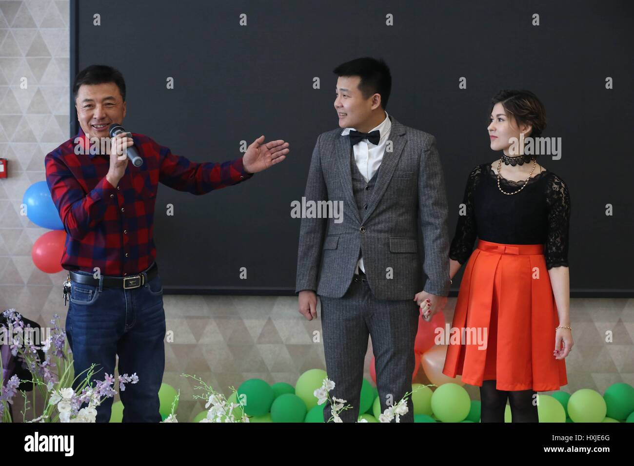 Russian girl chinese man hi-res stock photography and images - Alamy