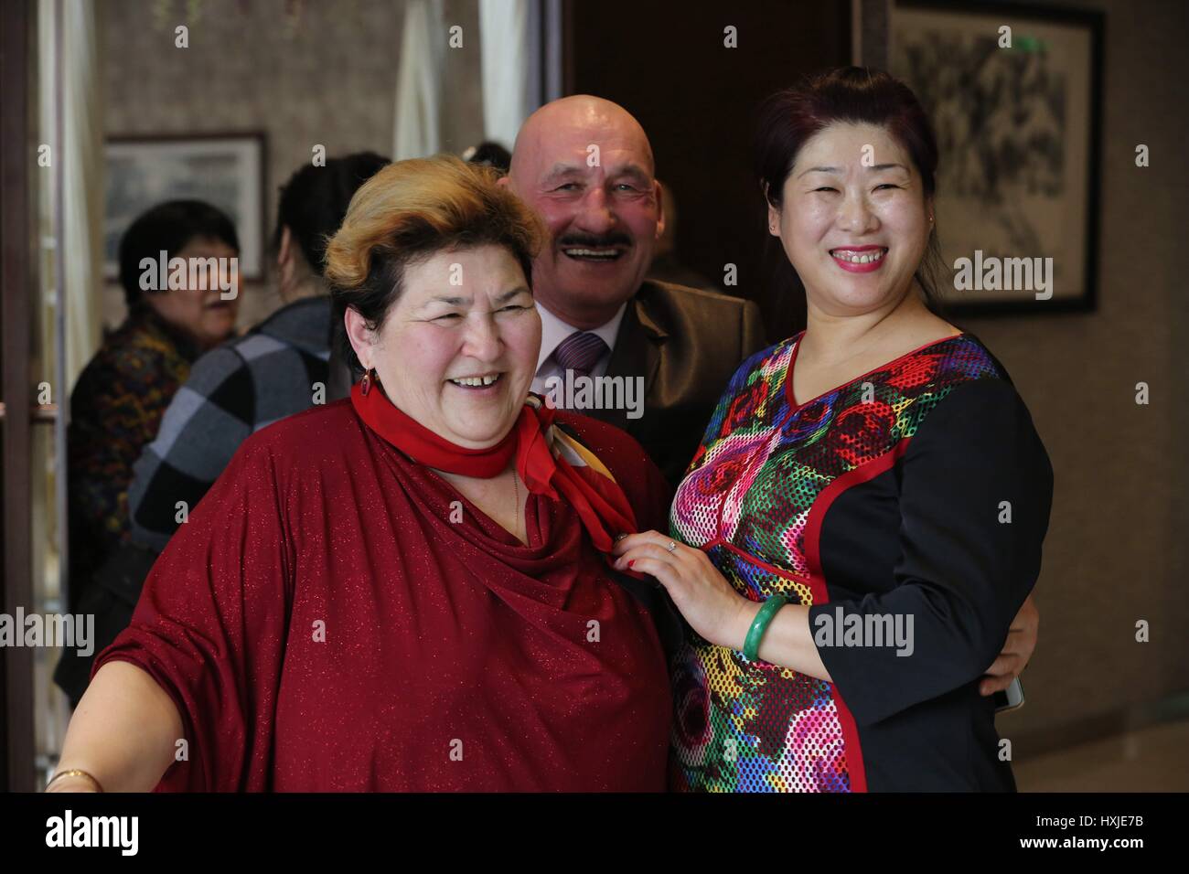 Russian girl chinese man hi-res stock photography and images - Alamy