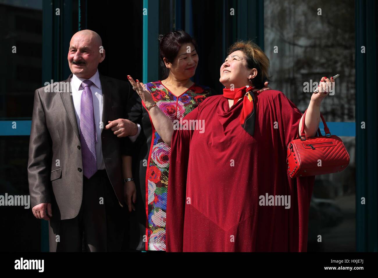 Russian girl chinese man hi-res stock photography and images - Alamy