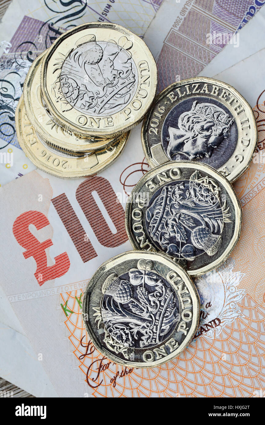 London, UK. 28th Mar, 2017. The new 12 twelve sided £1 one pound coin ...