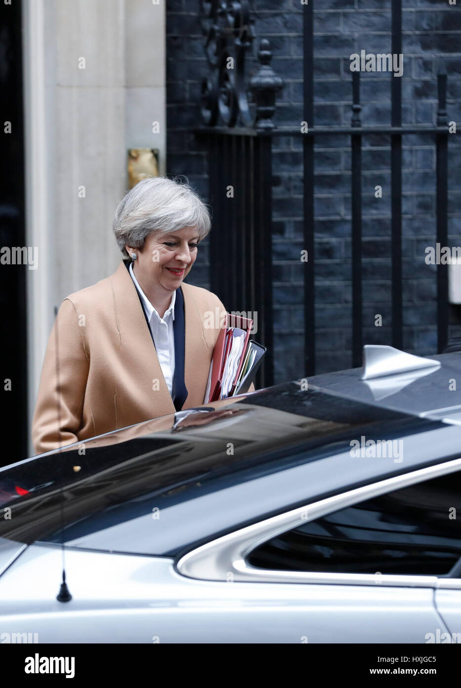 10 downing street cabinet room hi-res stock photography and images - Alamy