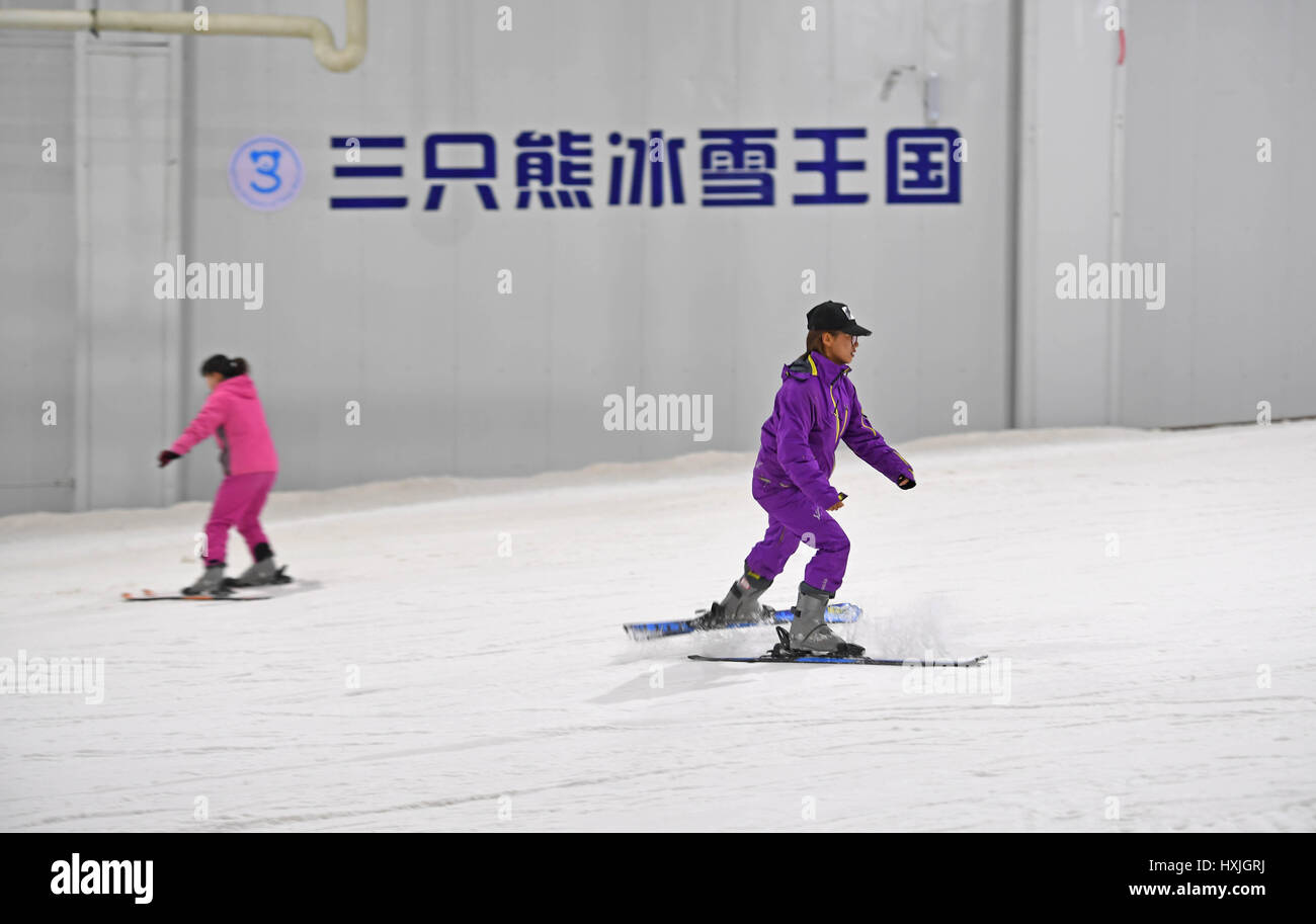 Indoor ski china hi-res stock photography and images - Alamy