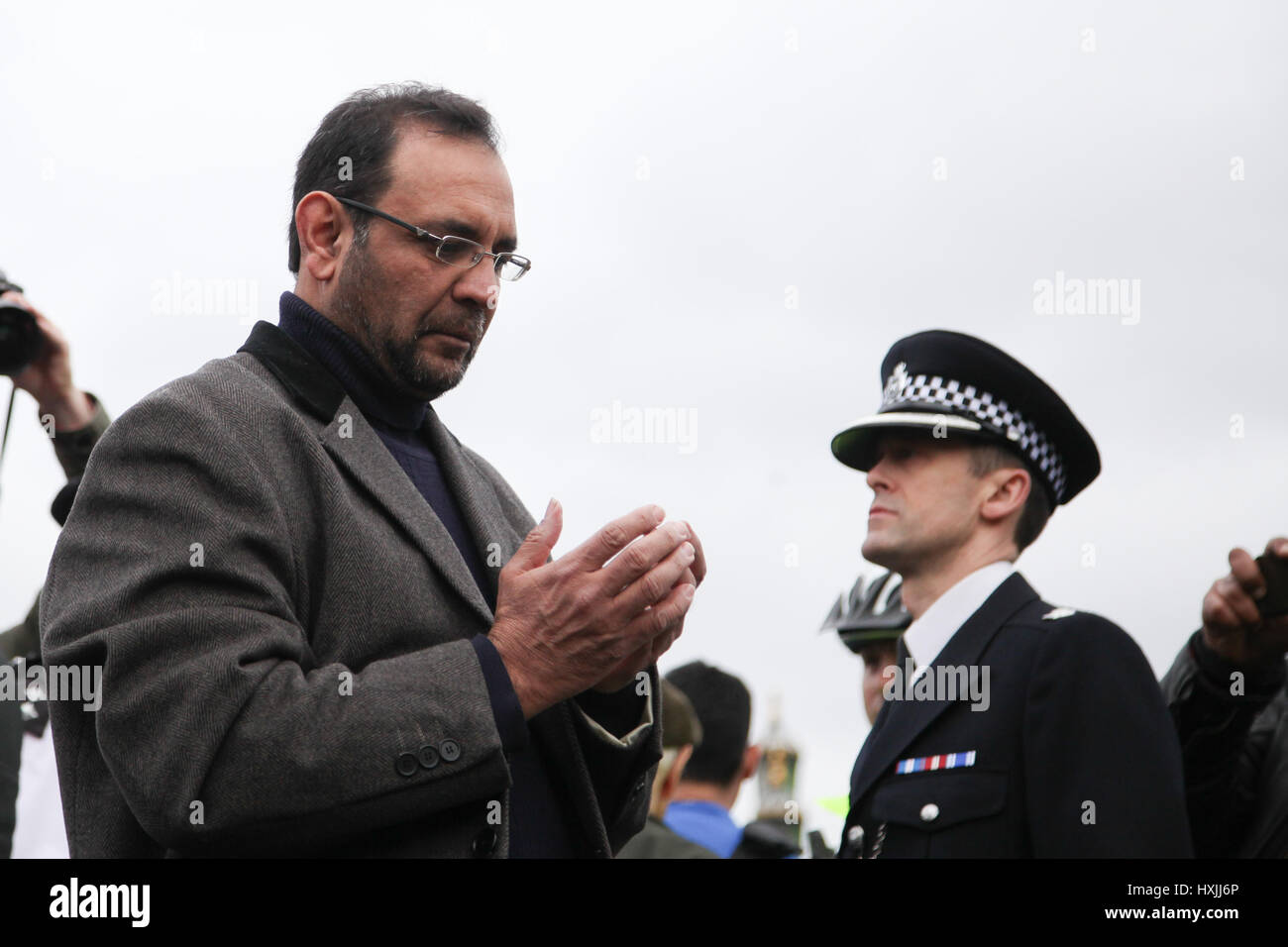 Westminster Bridge. London, UK. 29th Mar, 2017. Colleagues of PC Keith ...