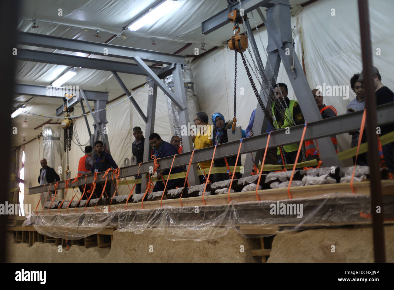 Giza, Egypt. 29th March 2017. Archeologists lift a 26-meters-long ...