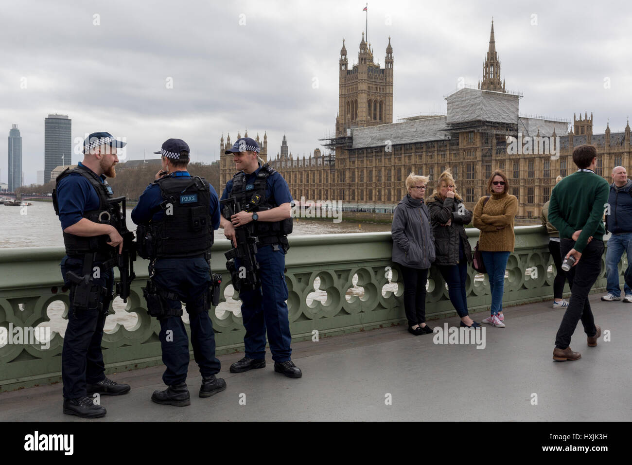 London bridge heads hi-res stock photography and images - Alamy