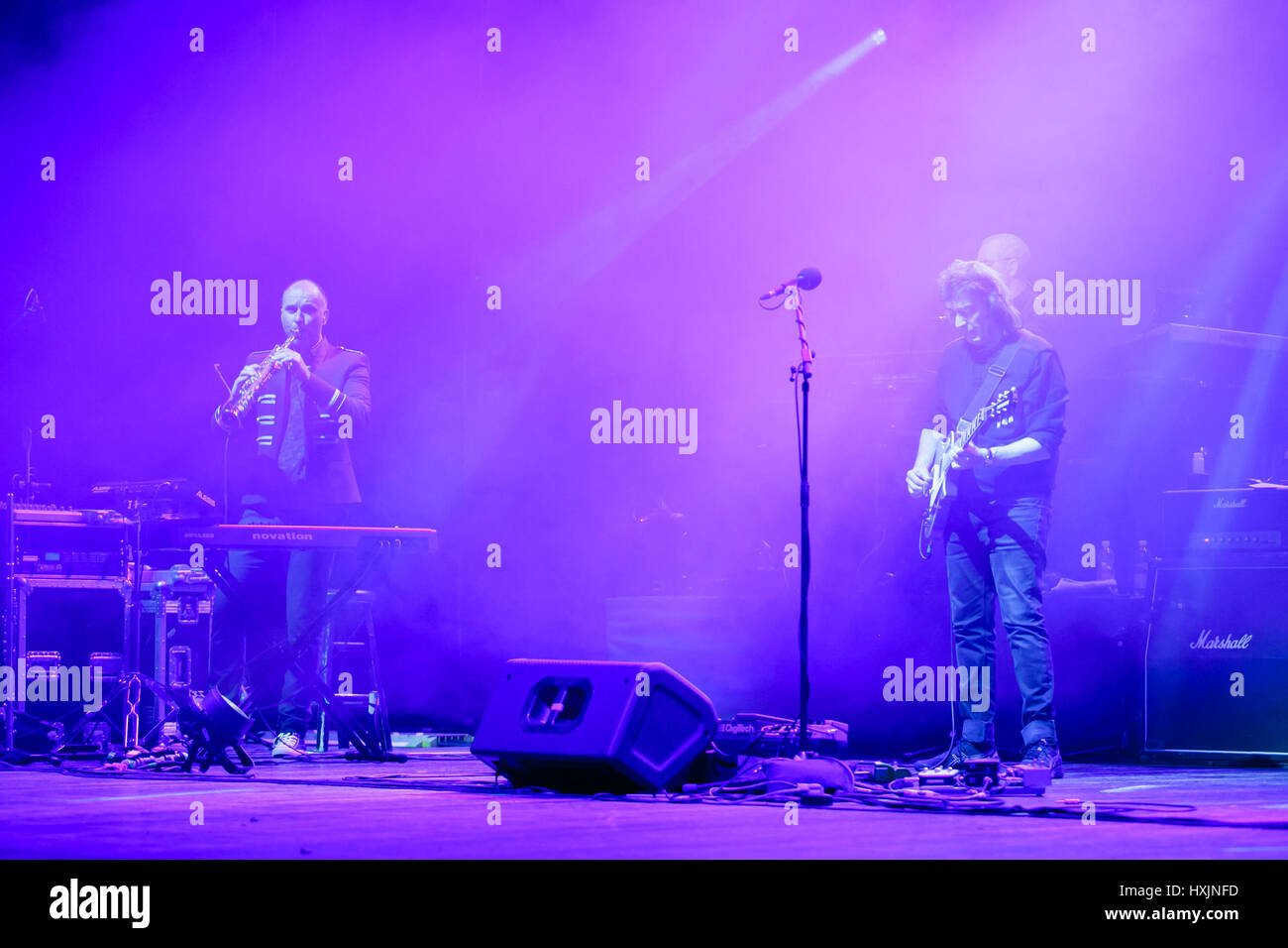 Steve hackett genesis hi-res stock photography and images - Alamy