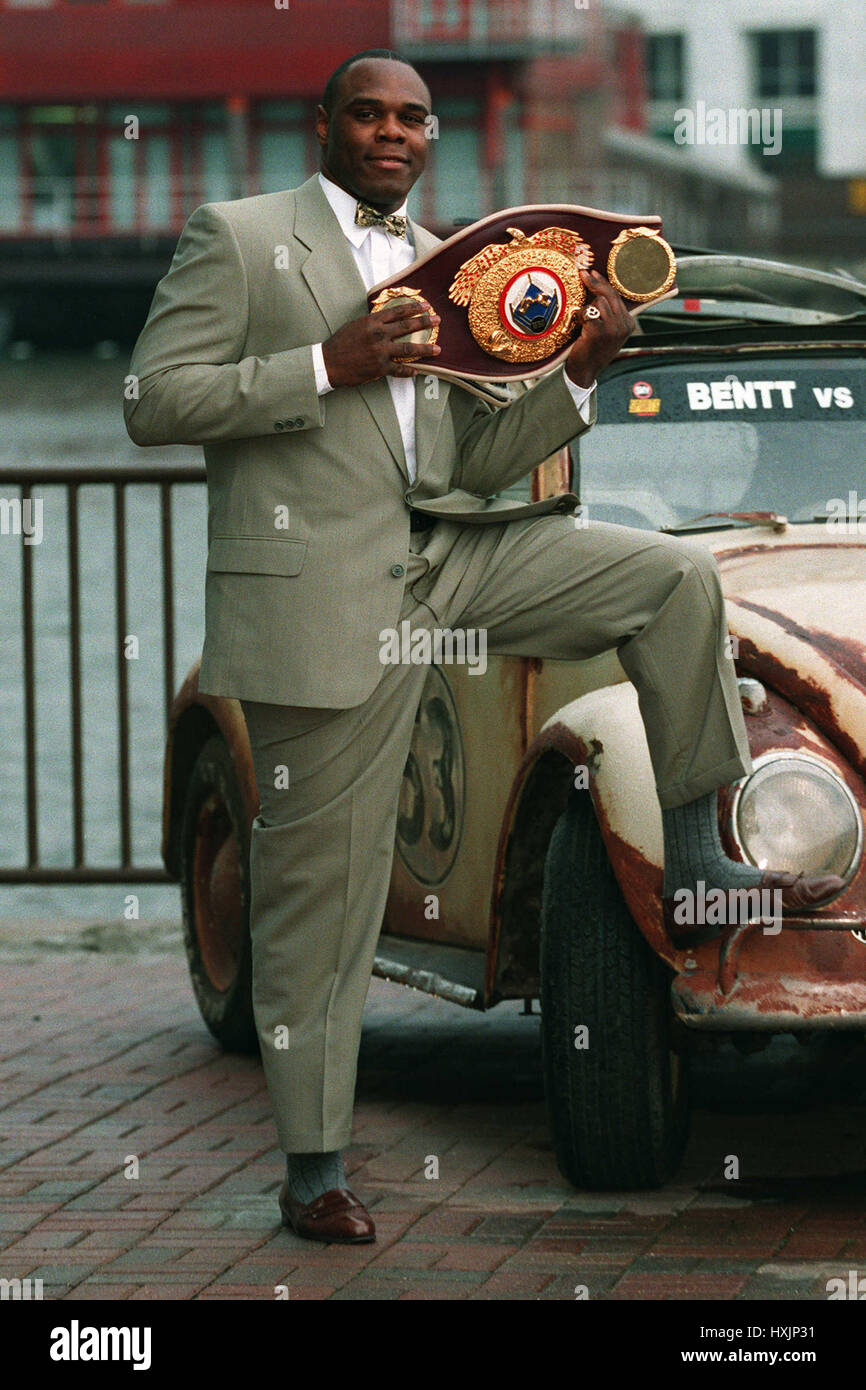MICHAEL BENTT WBO HEAVYWEIGHT CHAMPION BOXER 08 March 1994 Stock Photo ...